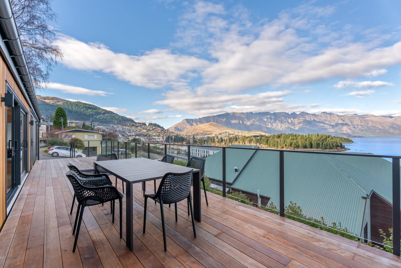Lakeview Gem, NEW, Walk To Town, Sleeps 6 | Queenstown | Hello ...