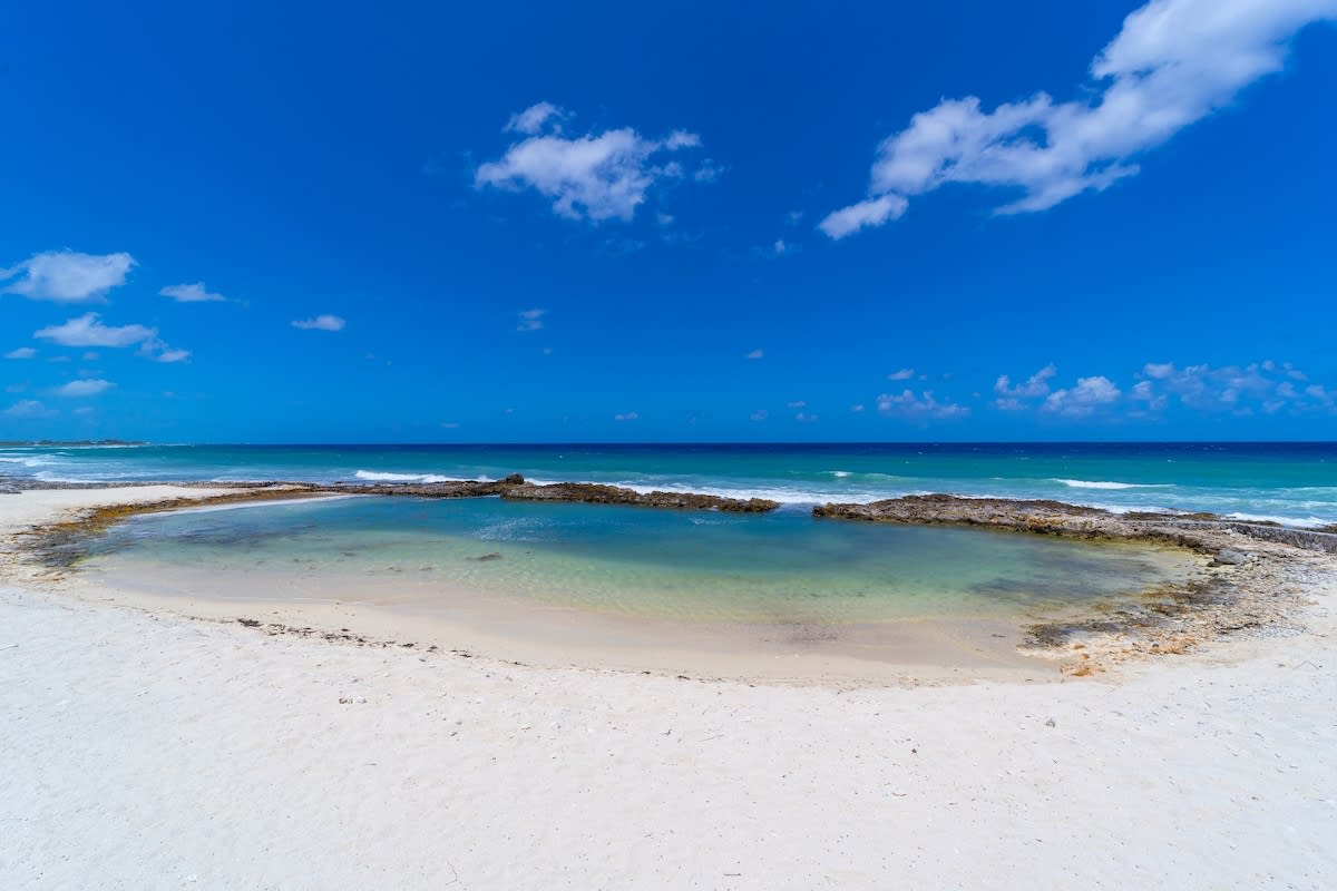 Penthouse 2 Bd/Bth Beachfront Condo w/ Heated Pool | North Side ...