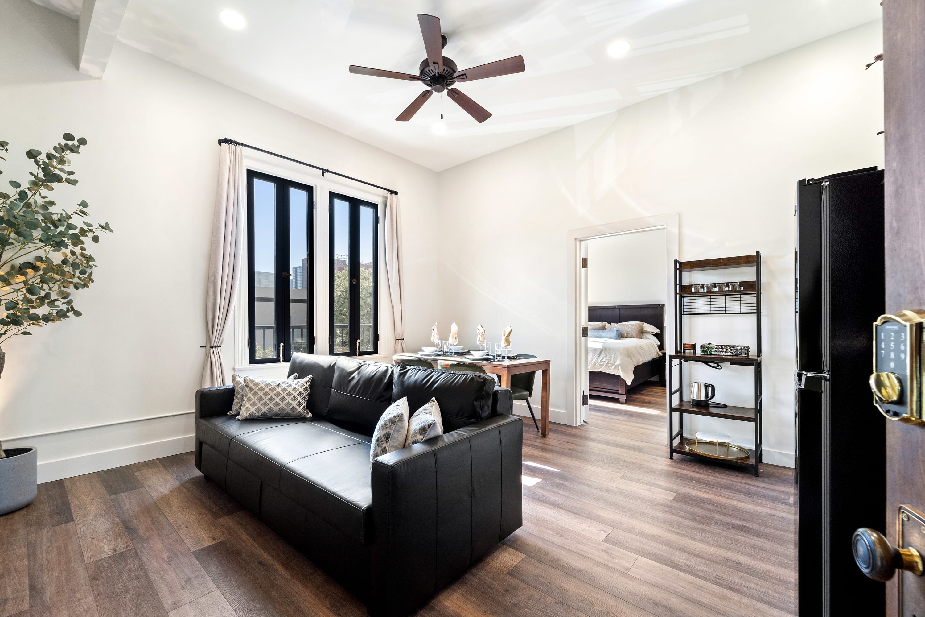 Charming Oasis With Full Kitchen And Smart Tv - Stylish Modern Retreat - Coronado, CA