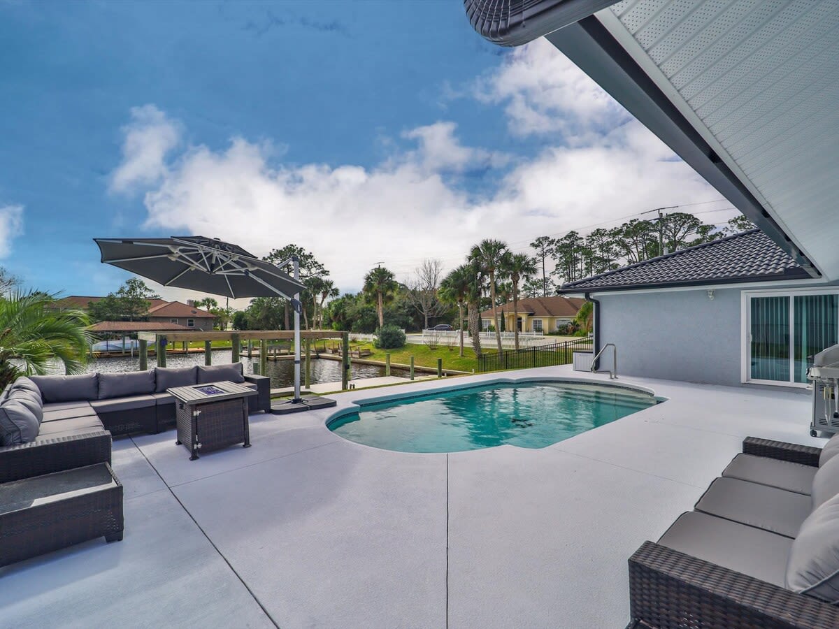 Relaxing Waterfront Stay | Dock & Pool Heat Opt - Palm Coast, FL
