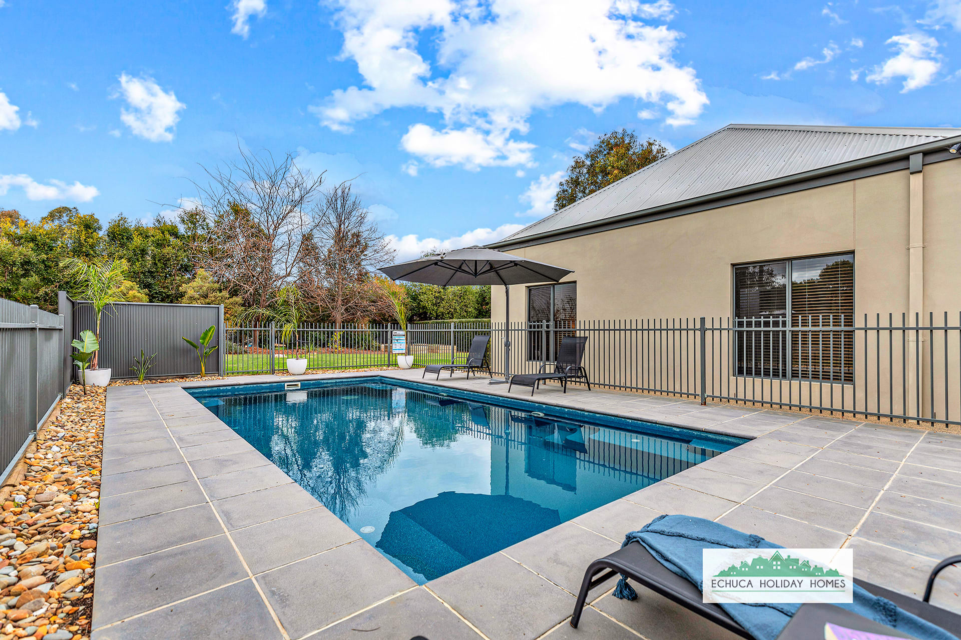Luxury Pool Villa | Murray River | 4BR | Moama | Echuca Holiday Homes
