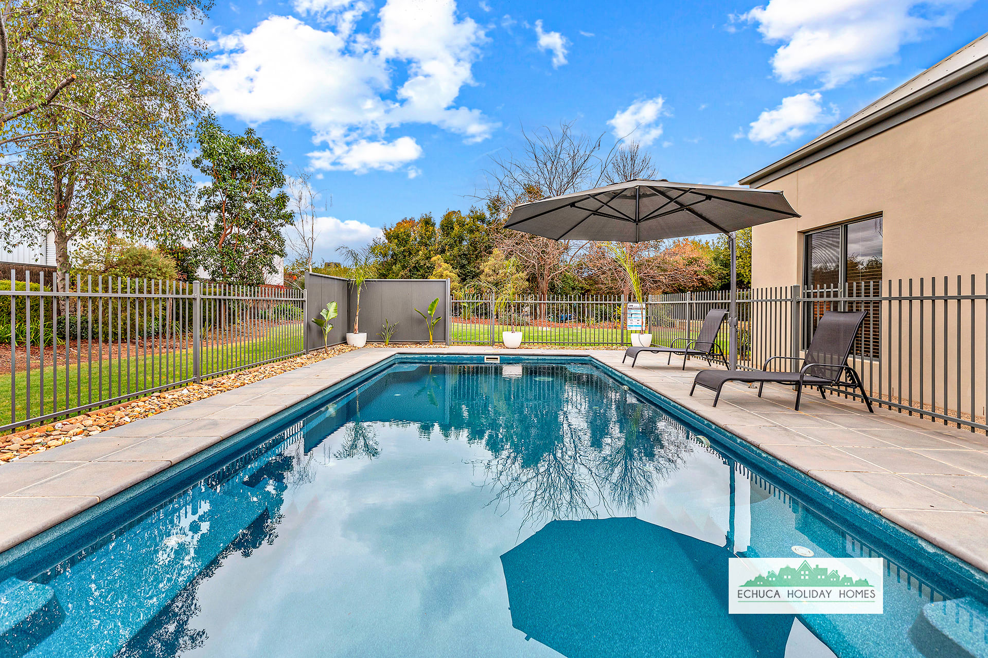Luxury Pool Villa | Murray River | 4BR | Moama | Echuca Holiday Homes