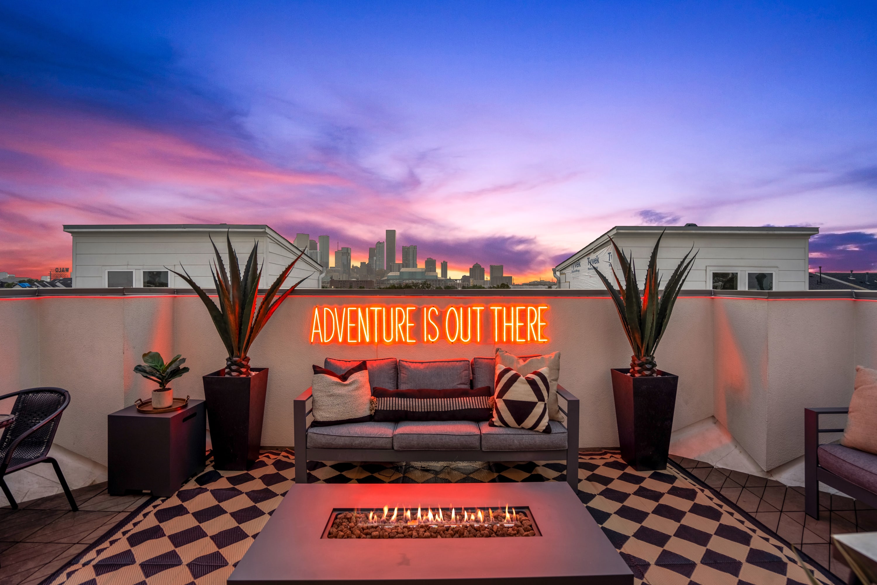 Downtown Getaway W/ Rooftop Deck In The Skyline - Houston, TX