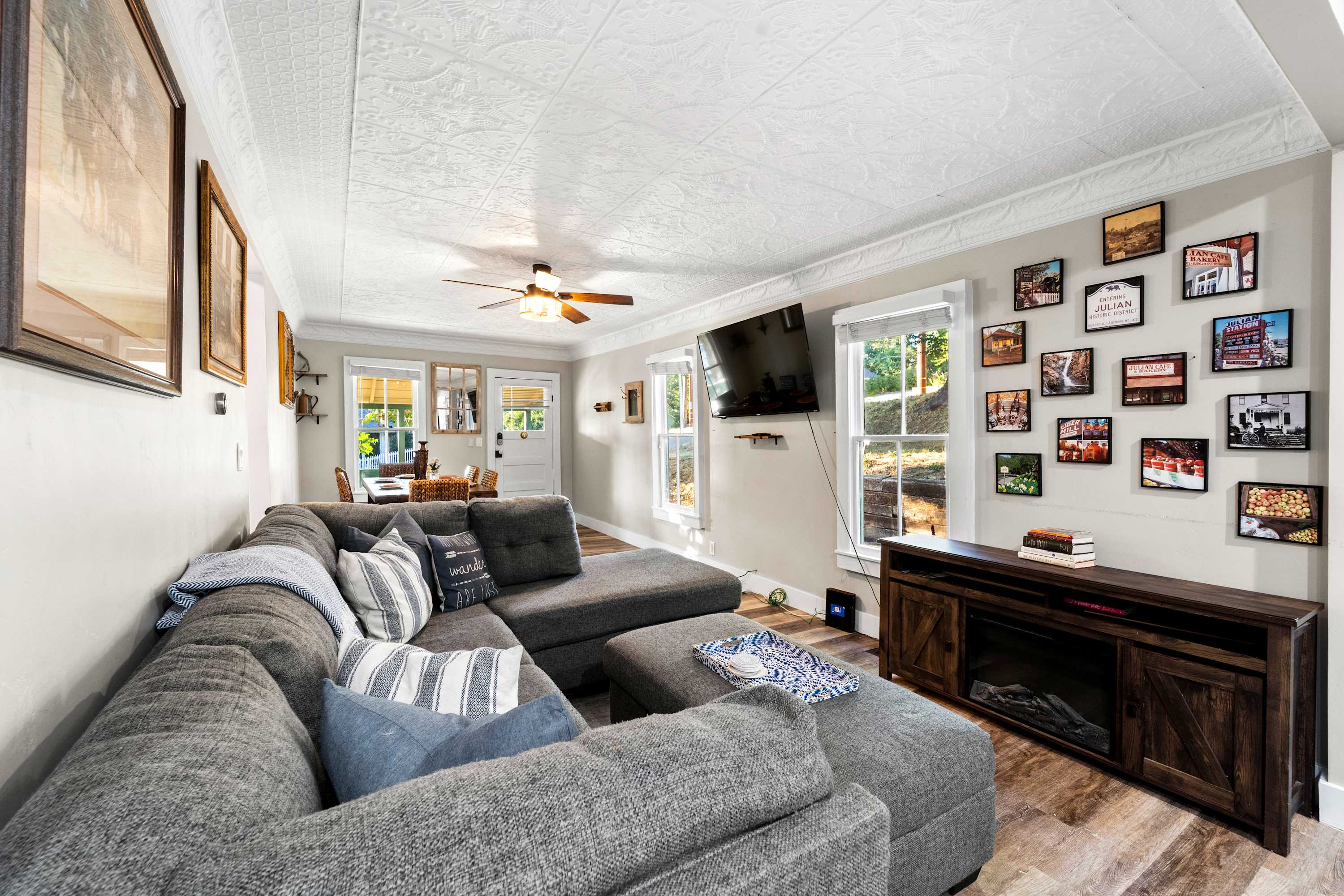Spacious Layout And Claw Foot Tub - Charming Modern Retreat - Julian, CA
