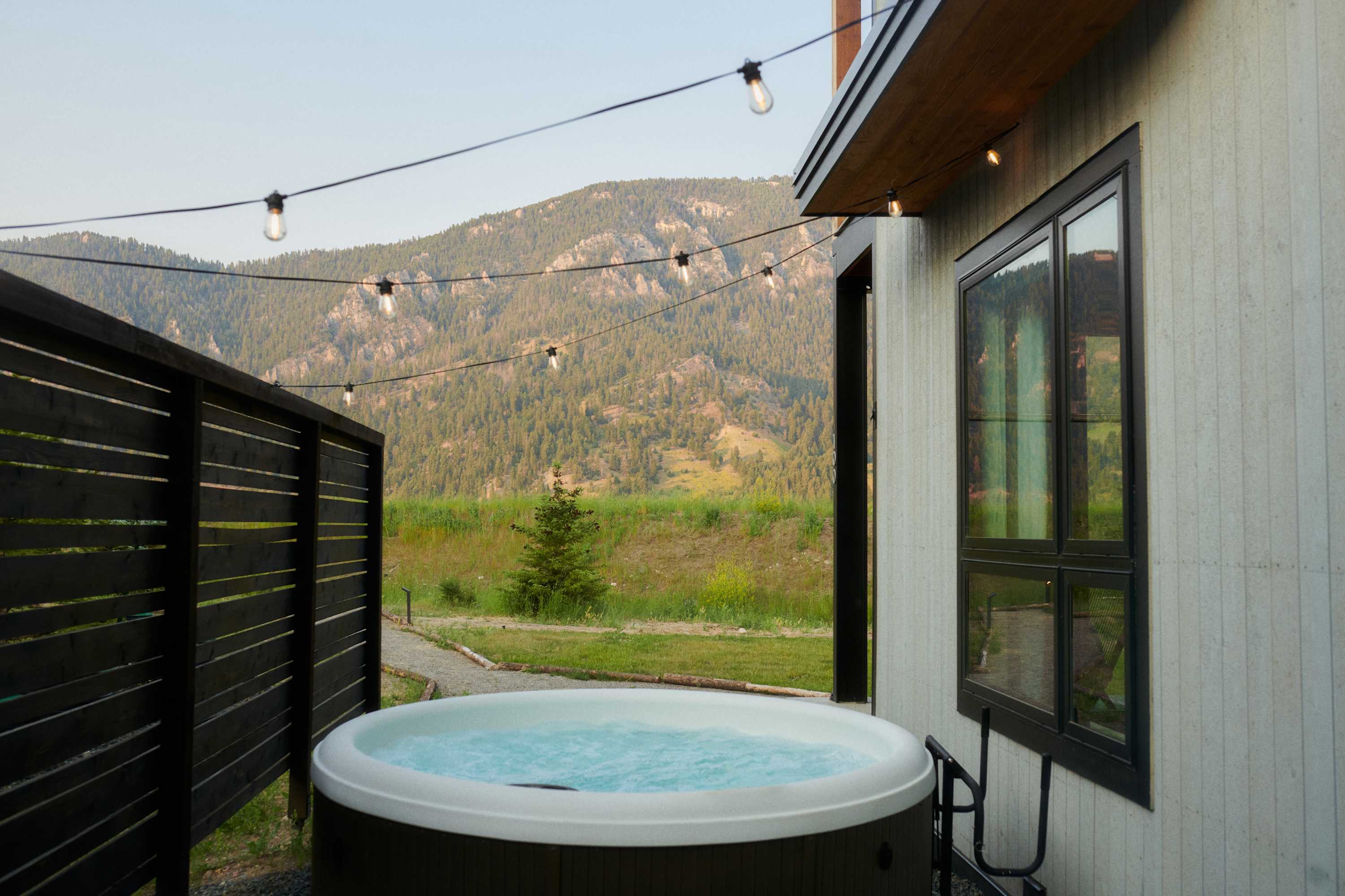 Charming Retreat With Hot Tub - Inviting Oasis In Nature - Big Sky, MT
