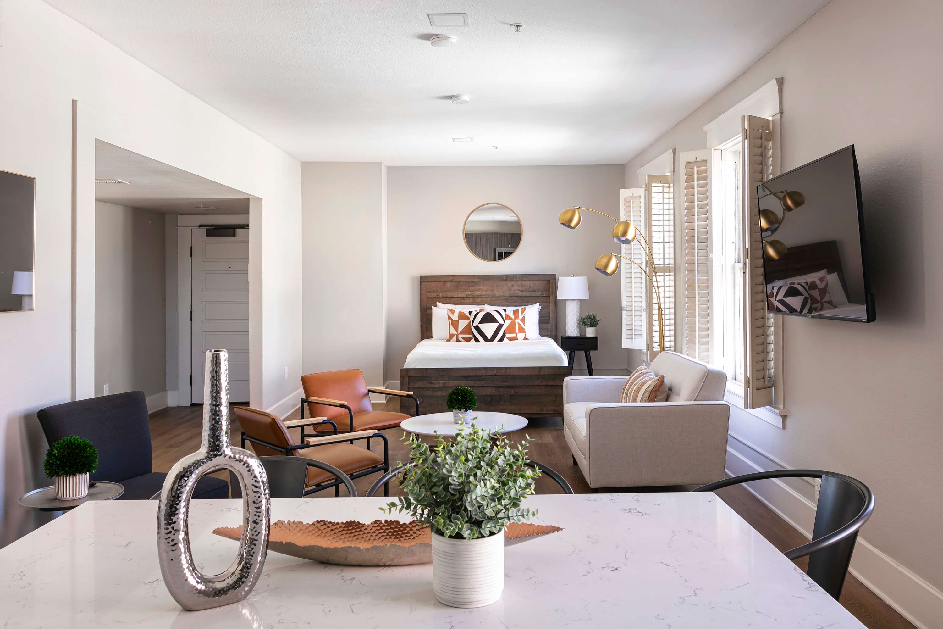 Gorgeous Suite With Full Kitchen And Smart Tv - Charming Urban Escape - Coronado, CA