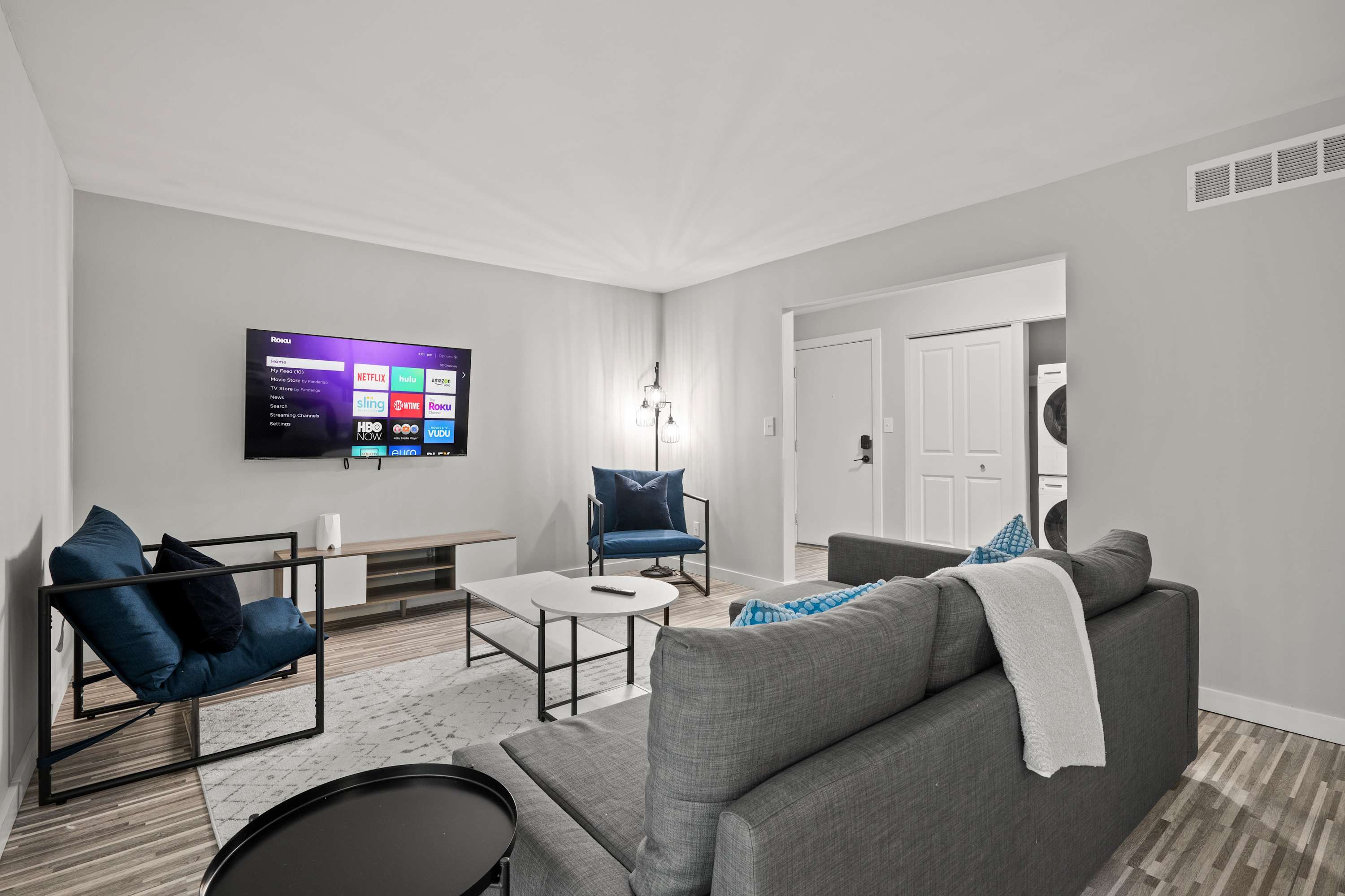 Stylish Oasis With Pool And Gym - Cozy And Tranquil Retreat - Rochester Hills, MI