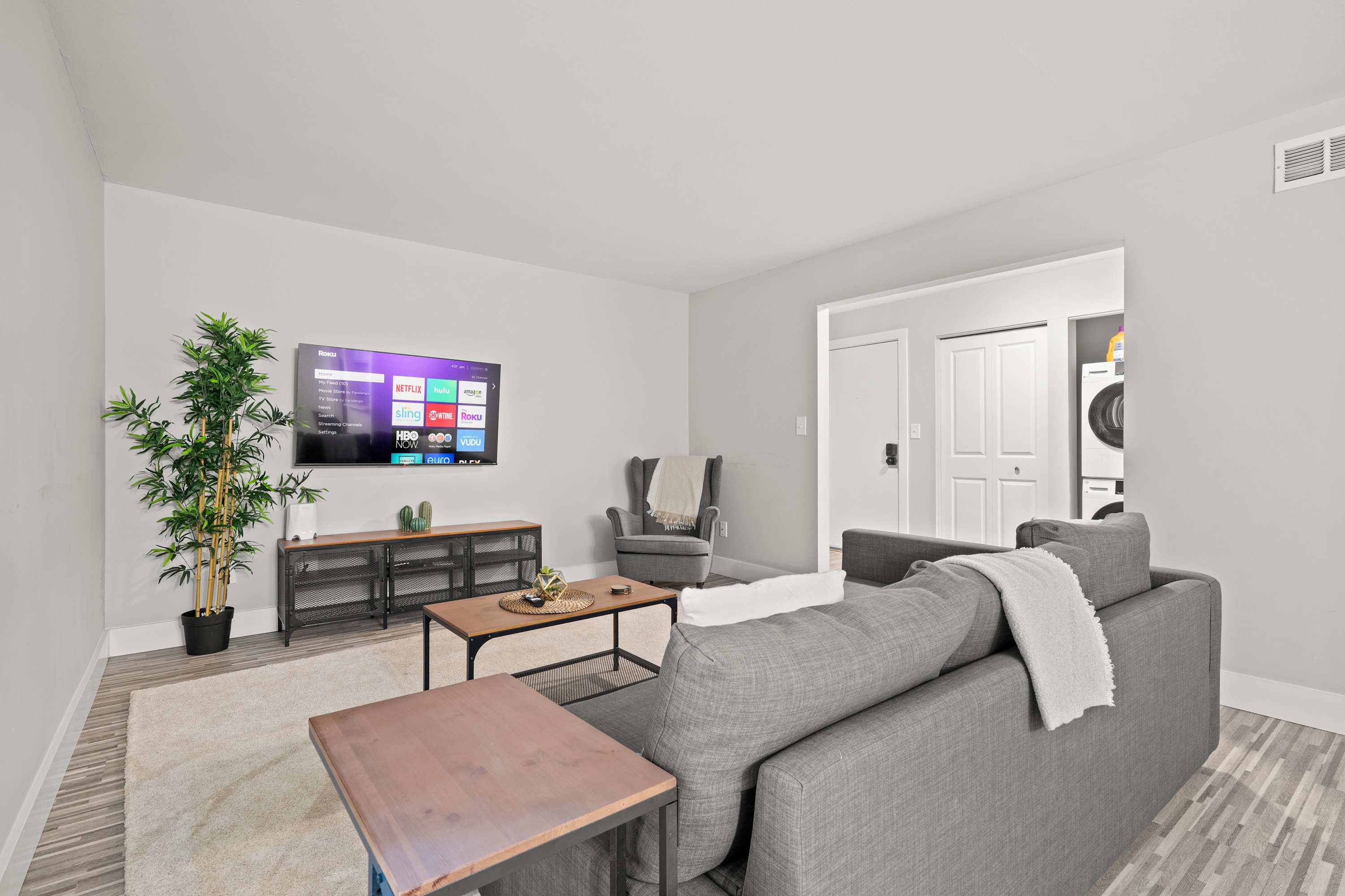 Sunny Pool Area And Modern Amenities - Stylish Tranquil Retreat - Rochester Hills, MI