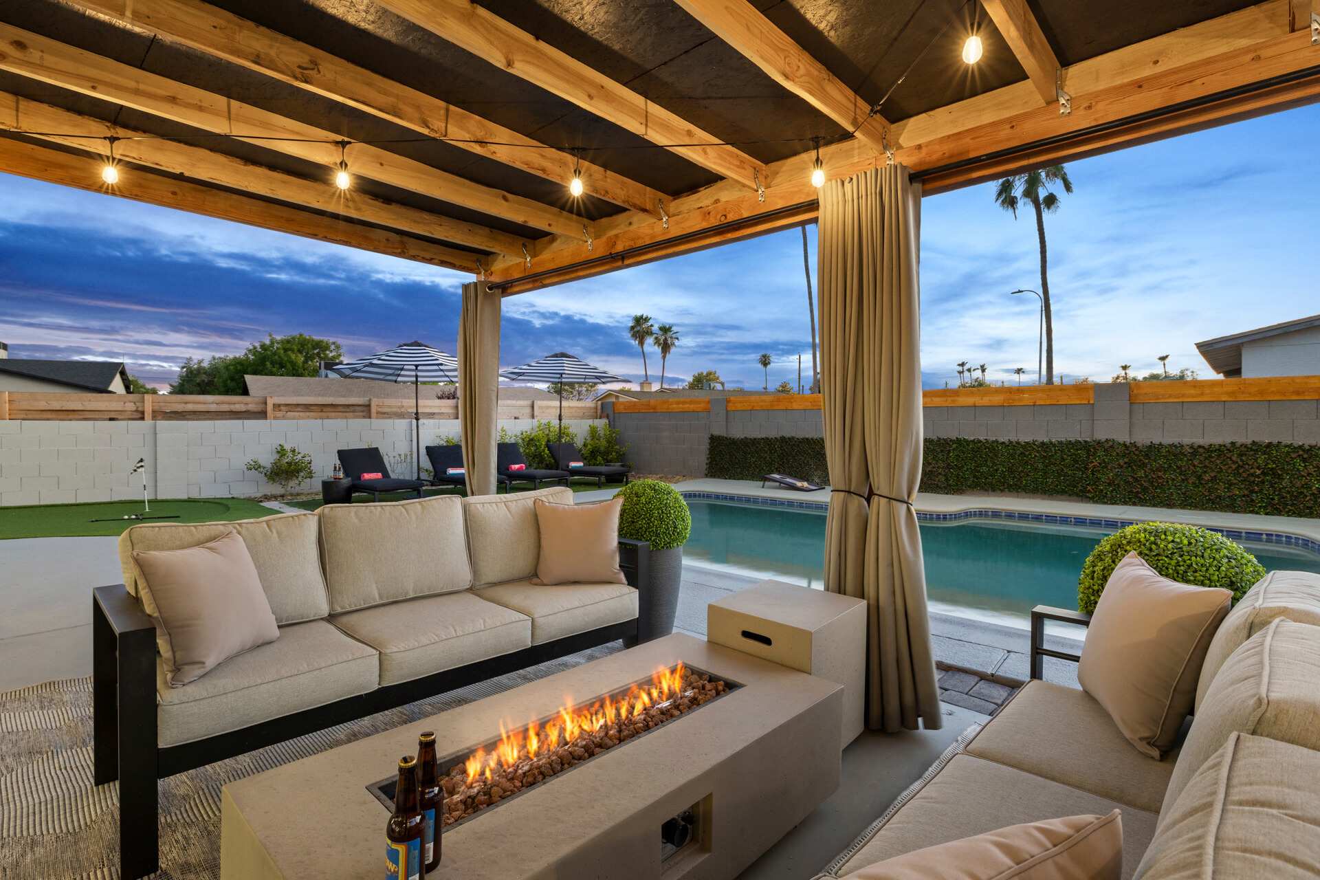 Refreshing Pool, Cozy Firepit And Putting Green - Stunning Desert Retreat - Scottsdale, AZ