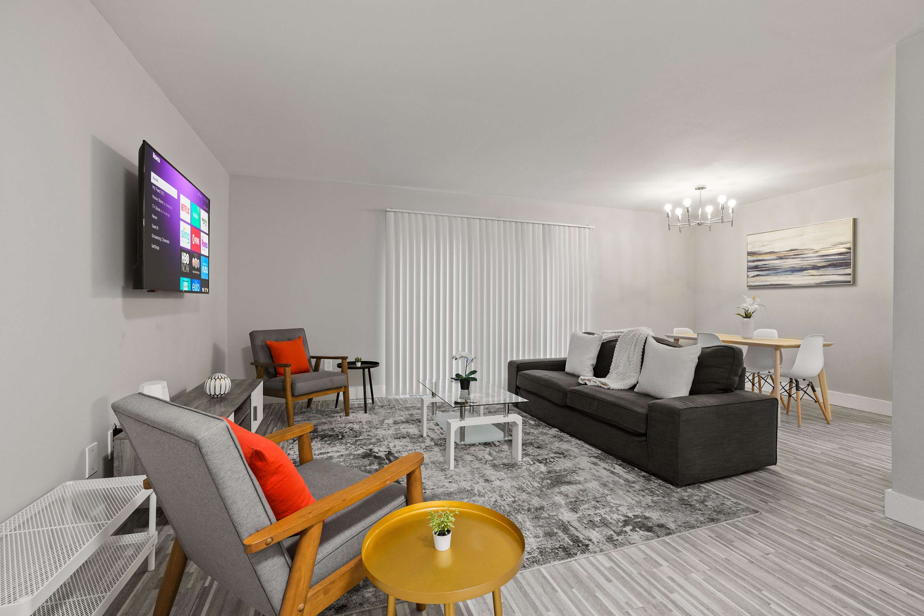 Stylish Oasis With Sunny Pool And Modern Amenities - Charming Retreat - Rochester Hills, MI