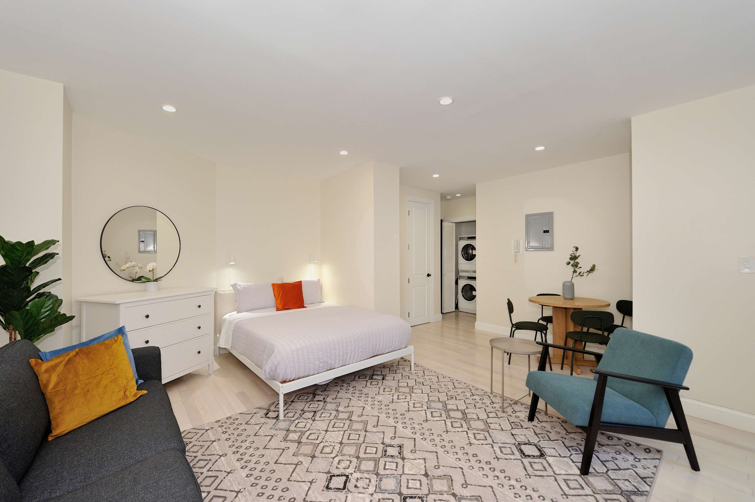 The Grand VI • Vibe 8609 | Book Direct Here