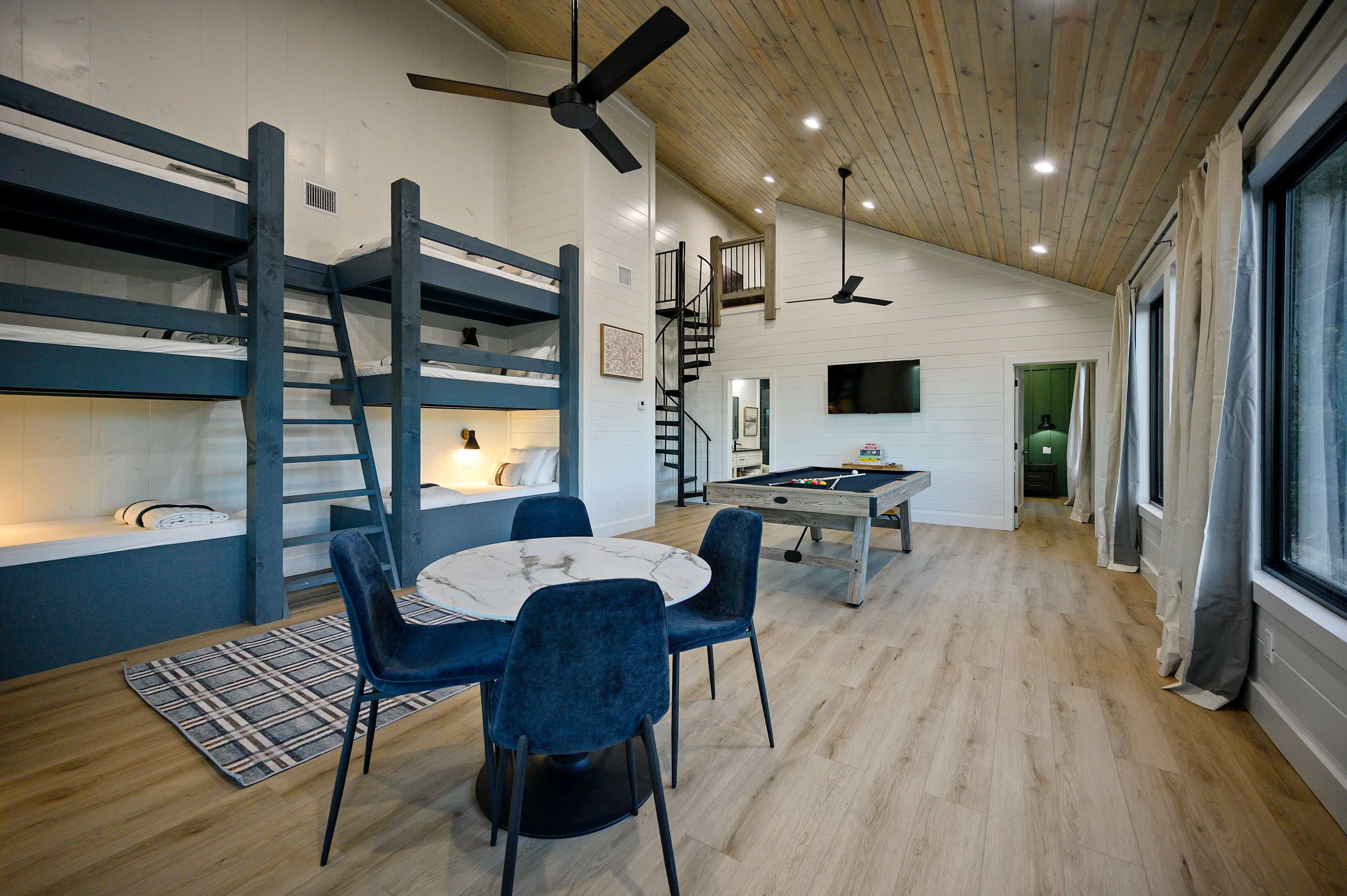 Pets | Heated Pool | Fire Pit | Hot Tub | Sleeps 26 | Broken Bow ...