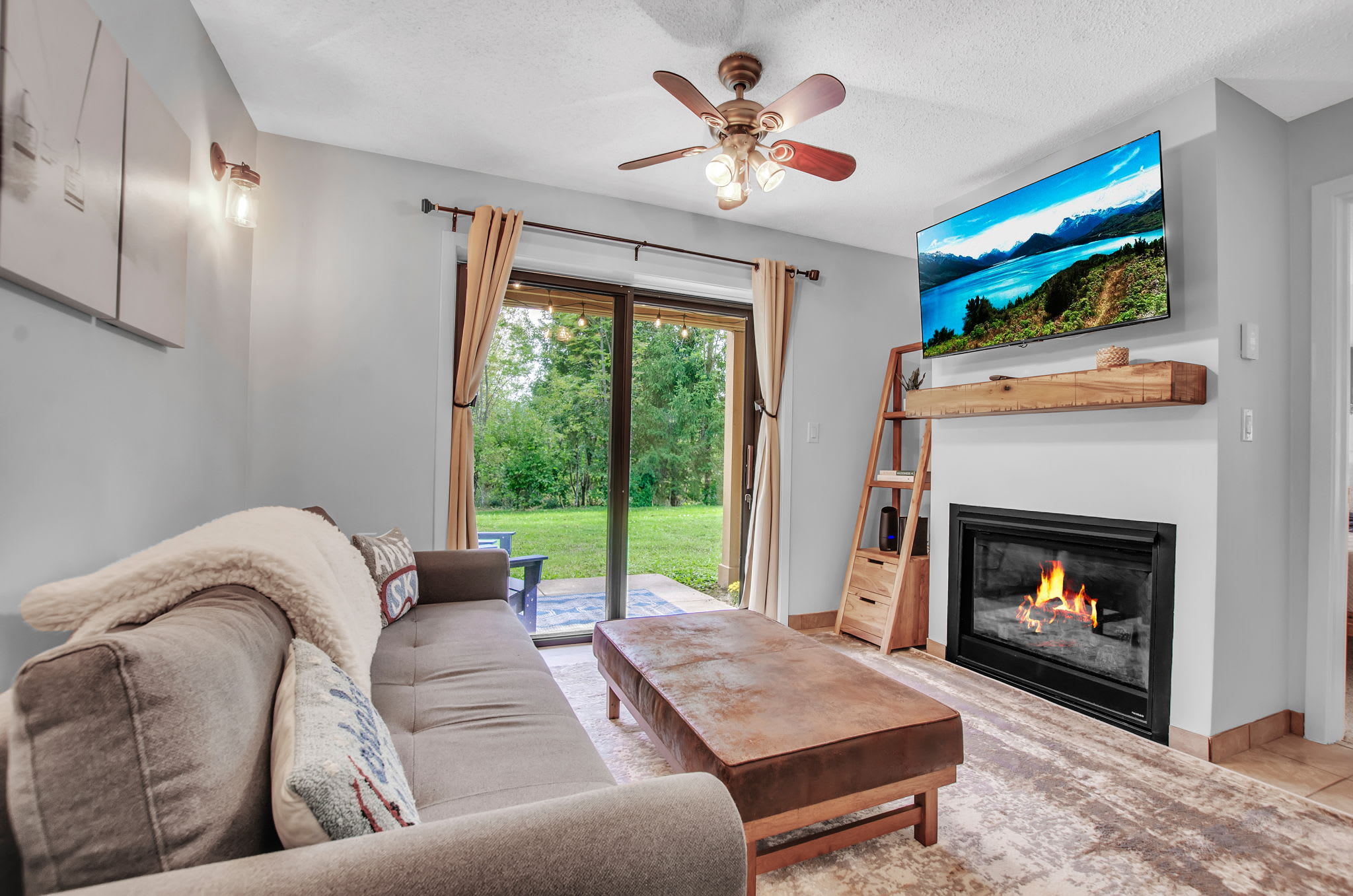 Snowpine Condo, King Bed, Patio + Fireplace - State of New York