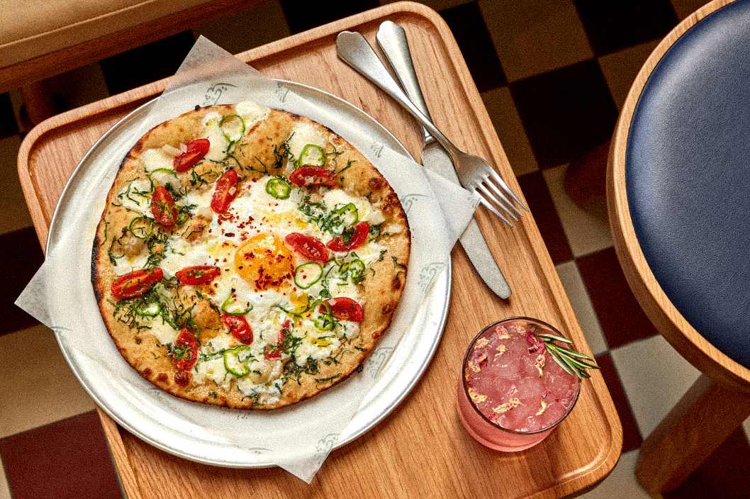 Extrados Loft King Suite | Philadelphia | Archway