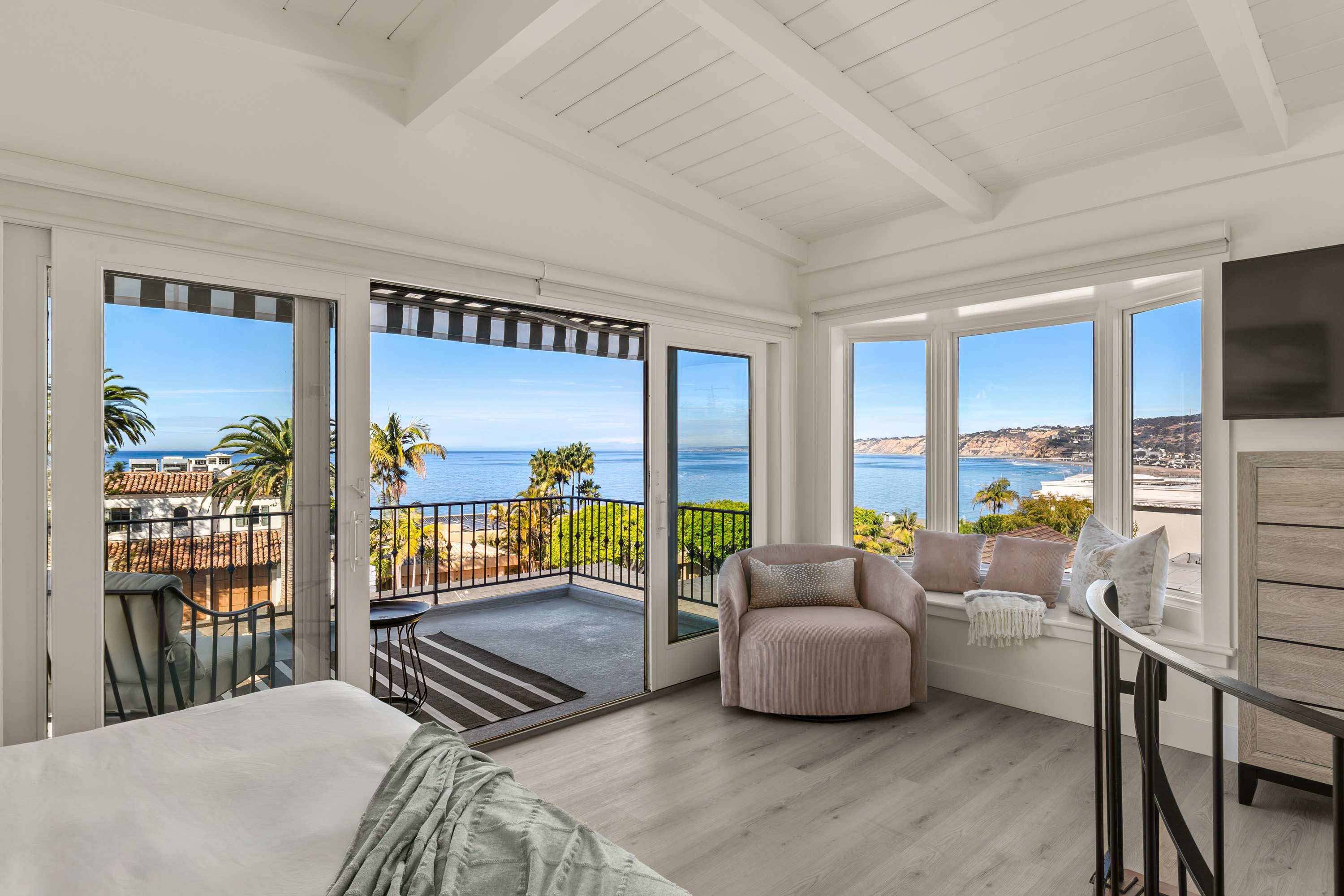 New Luxe Remodel,Walk to Beach, Ocean Views, Spa | San Diego | NXT ...