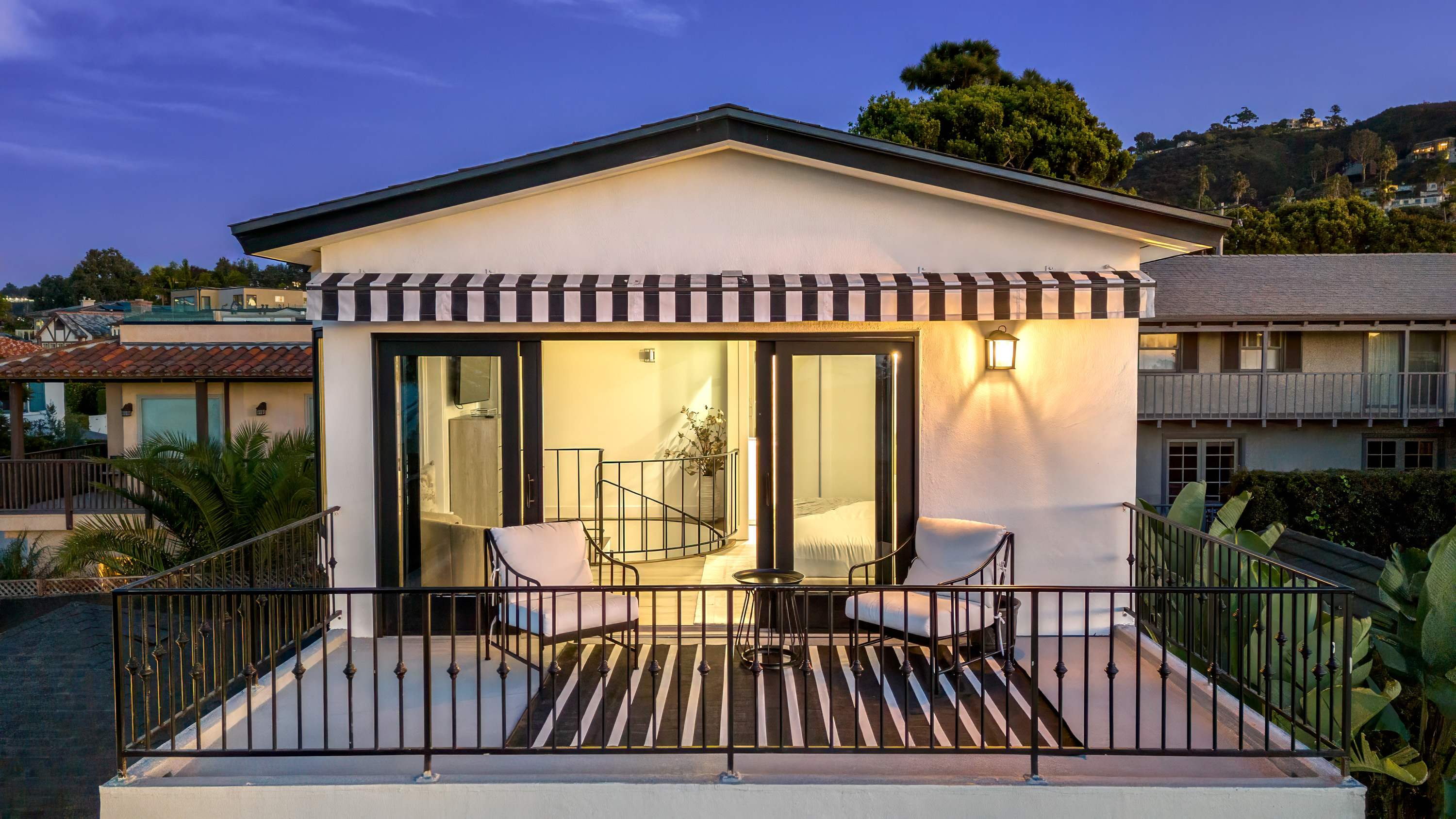 New Luxe Remodel,Walk to Beach, Ocean Views, Spa | San Diego | NXT ...