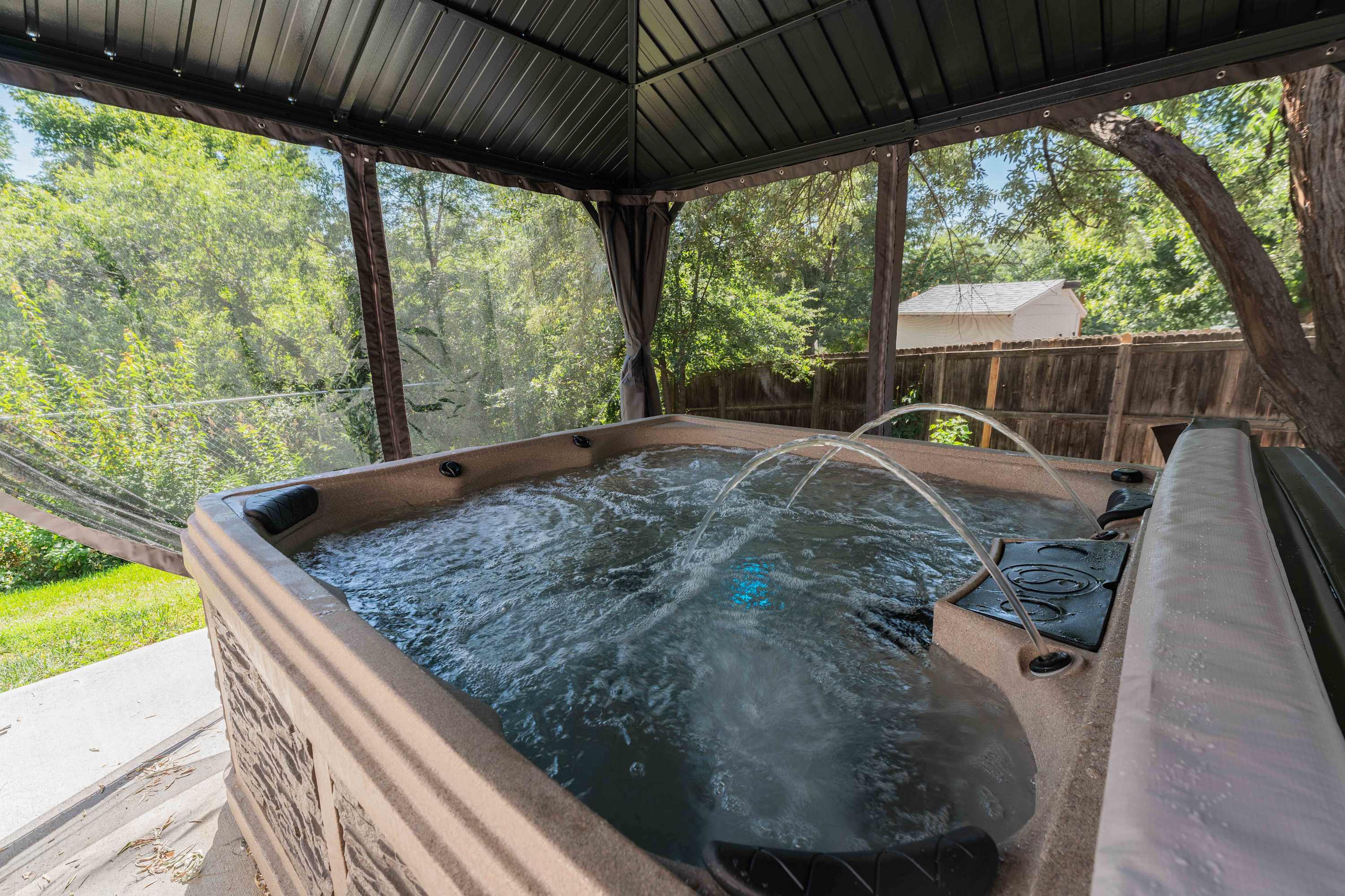Spacious Home With Game Room, Hot Tub & Sauna! - Westminster, CO