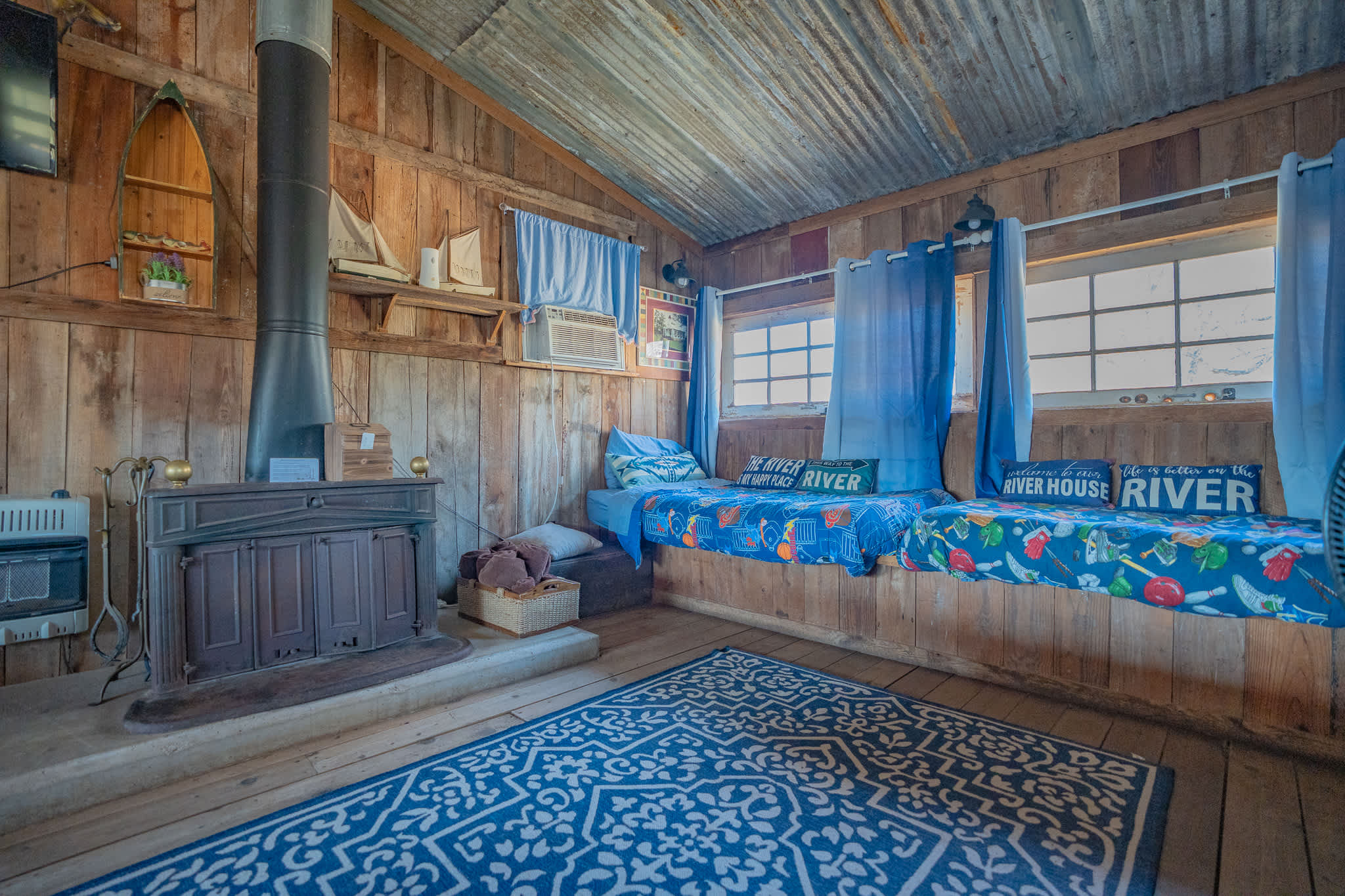 Waco Rustic Boat House, River Fishing, Sunset Views | Satin | Moon ...