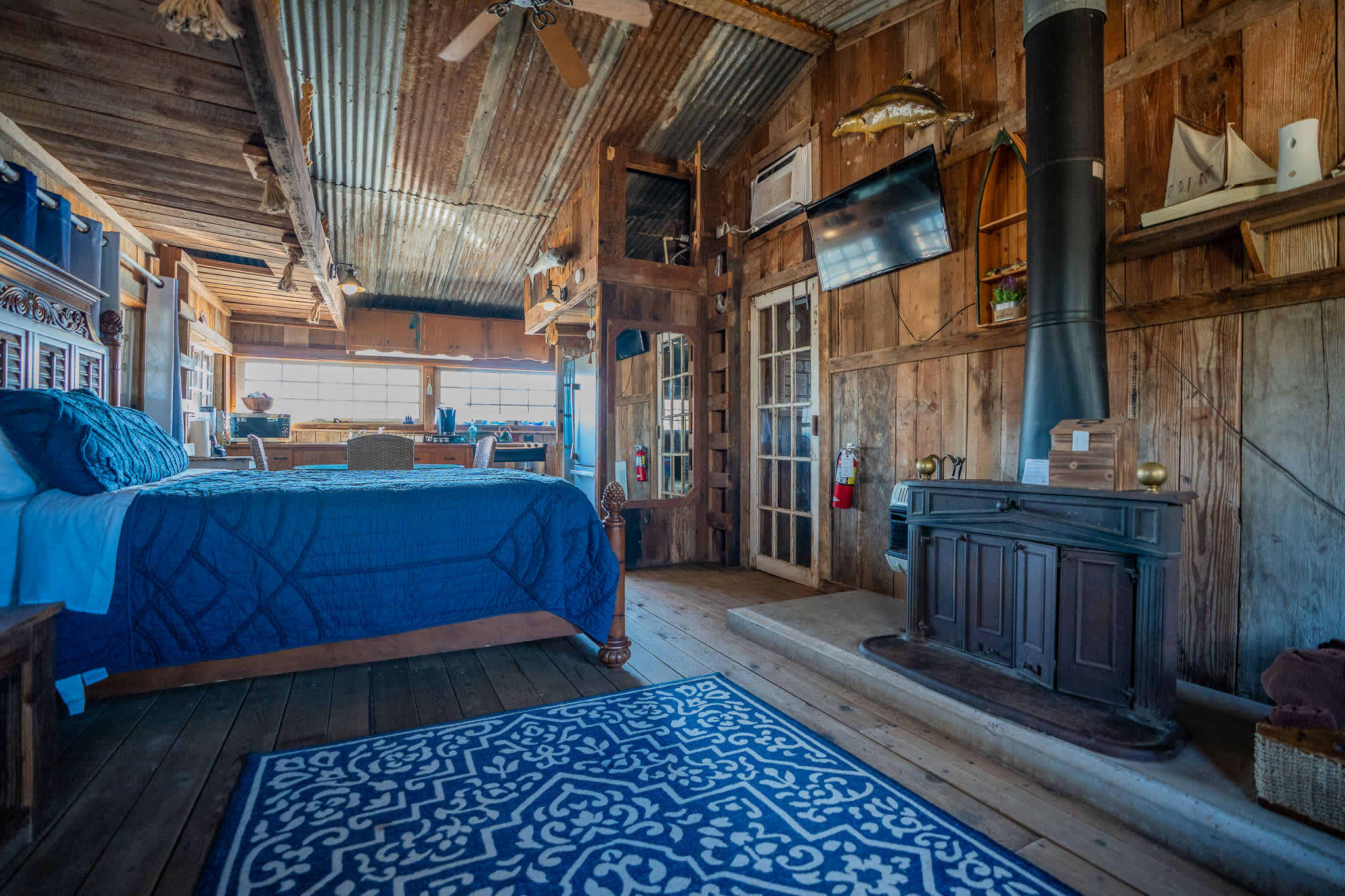 Waco Rustic Boat House, River Fishing, Sunset Views | Satin | Moon ...