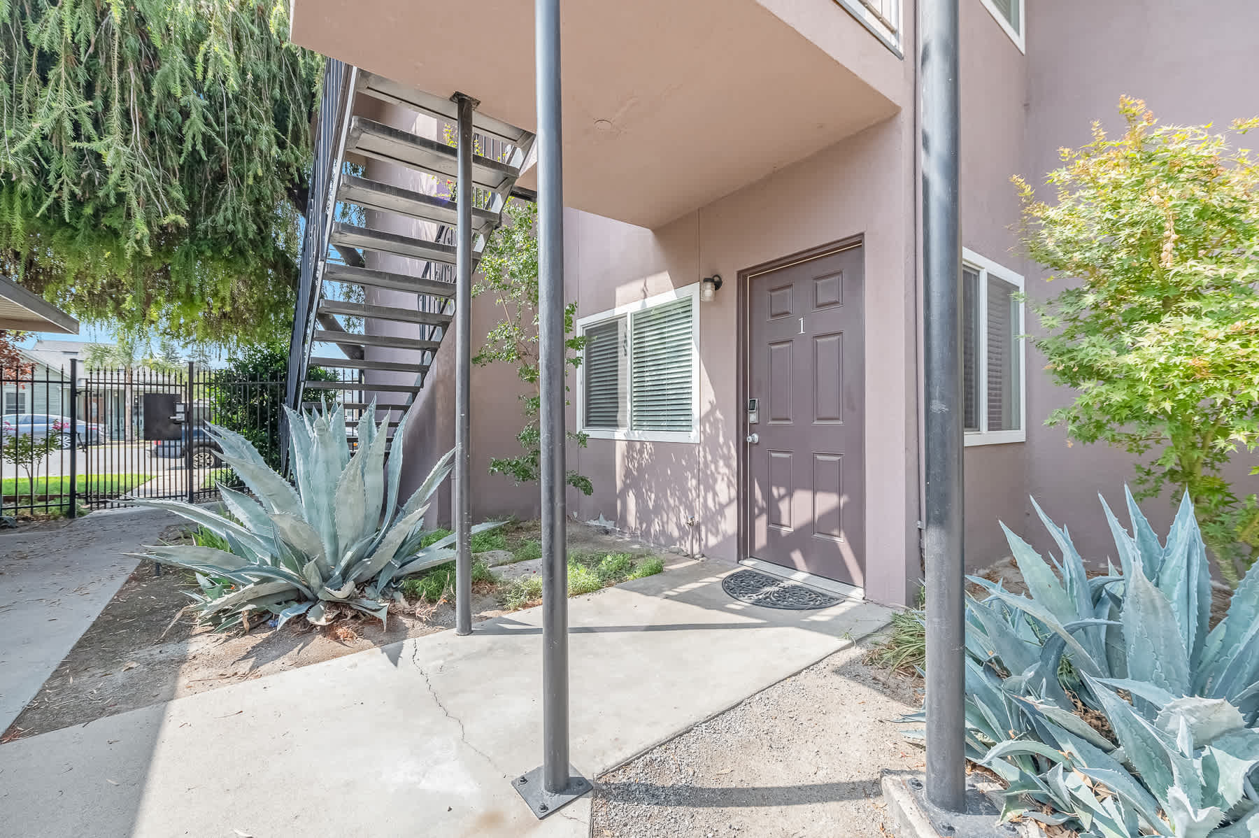 Value for Long Stays, Walk to Med Center, Downtown | Visalia | Onyx ...