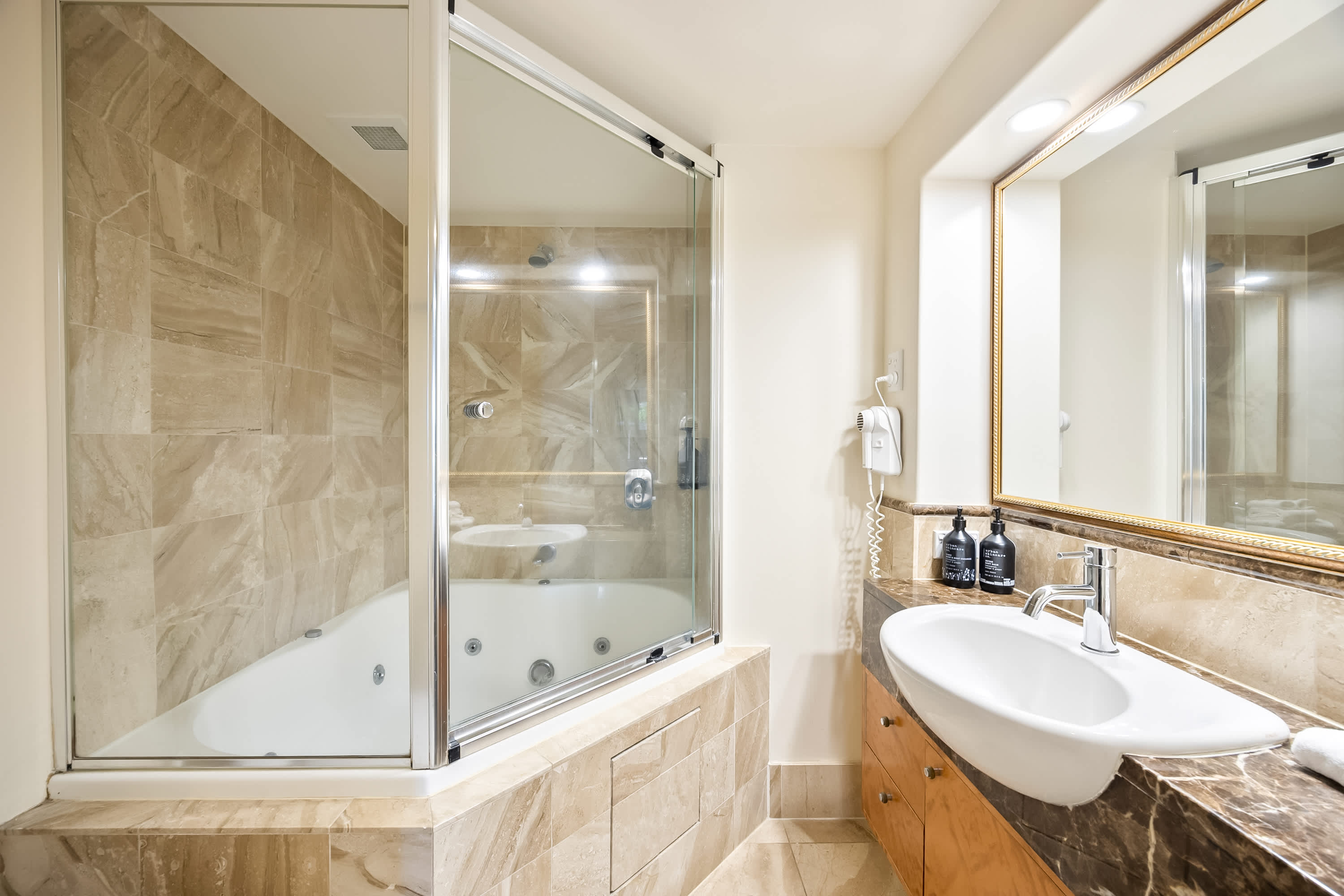 ZANZ205- Exclusive Outdoor Spa with Ocean Glimpses | Mooloolaba ...