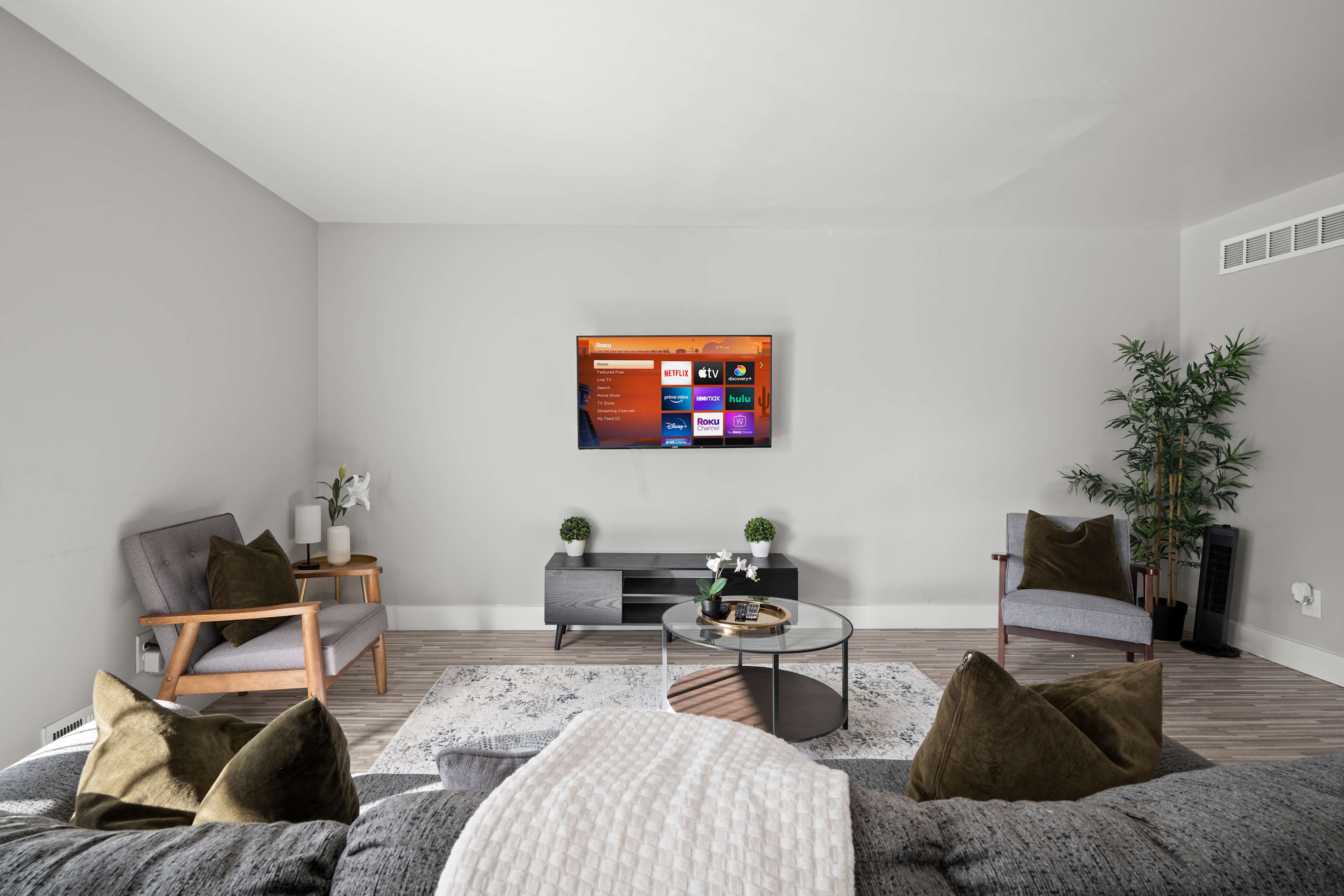 Sunny Pool Area And Community Amenities - Stylish Tranquil Retreat - Rochester Hills, MI