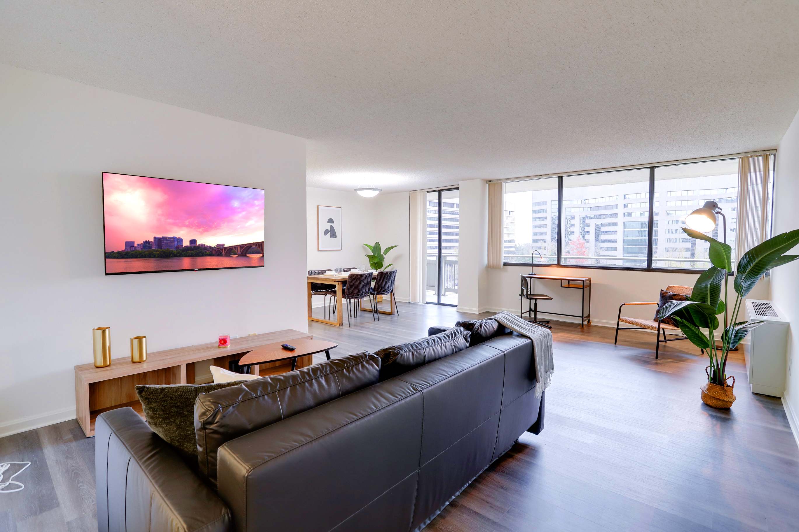 Stylish Apartment With Modern Kitchen And Cozy Living Area - Charming Retreat - Washington, DC
