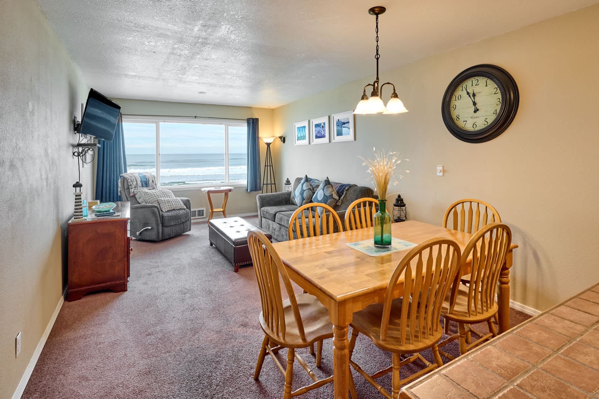 Top Floor Beachfront Suite - Pool And Sauna - Sleeps 4! - Lincoln City, OR