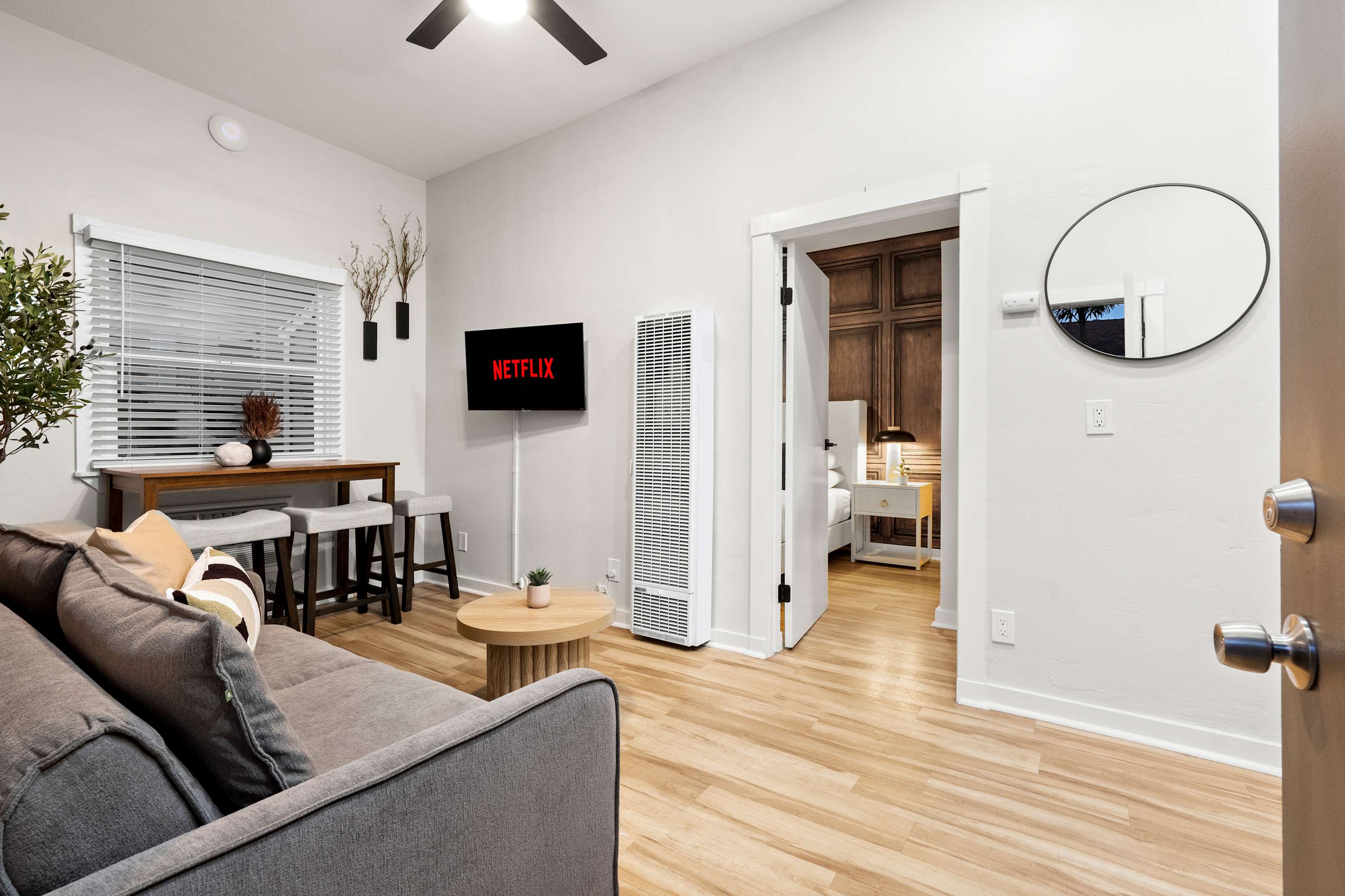 Charming Escape With Modern Kitchen And Smart Tv - Inviting Urban Haven - Coronado, CA