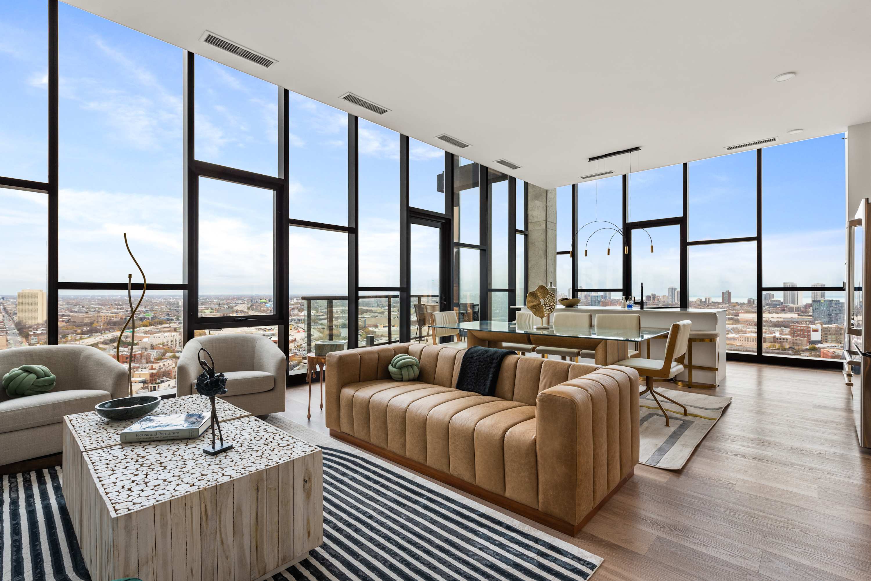 Top Of River West: Luxe Penthouse For Groups - Chicago, IL