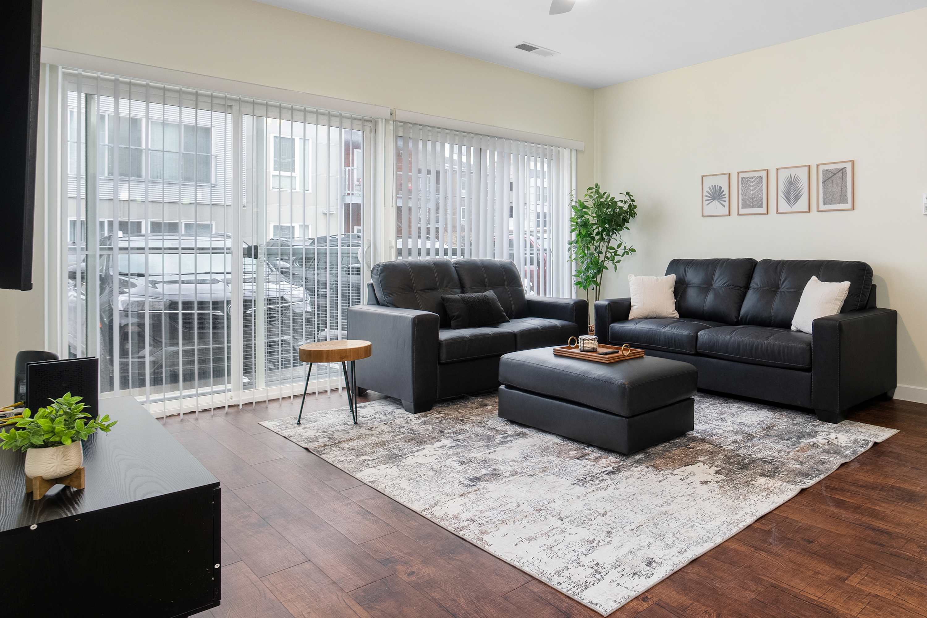 Stylish Escape With Pool And Hot Tub - Unique And Inviting Retreat - Columbus, OH