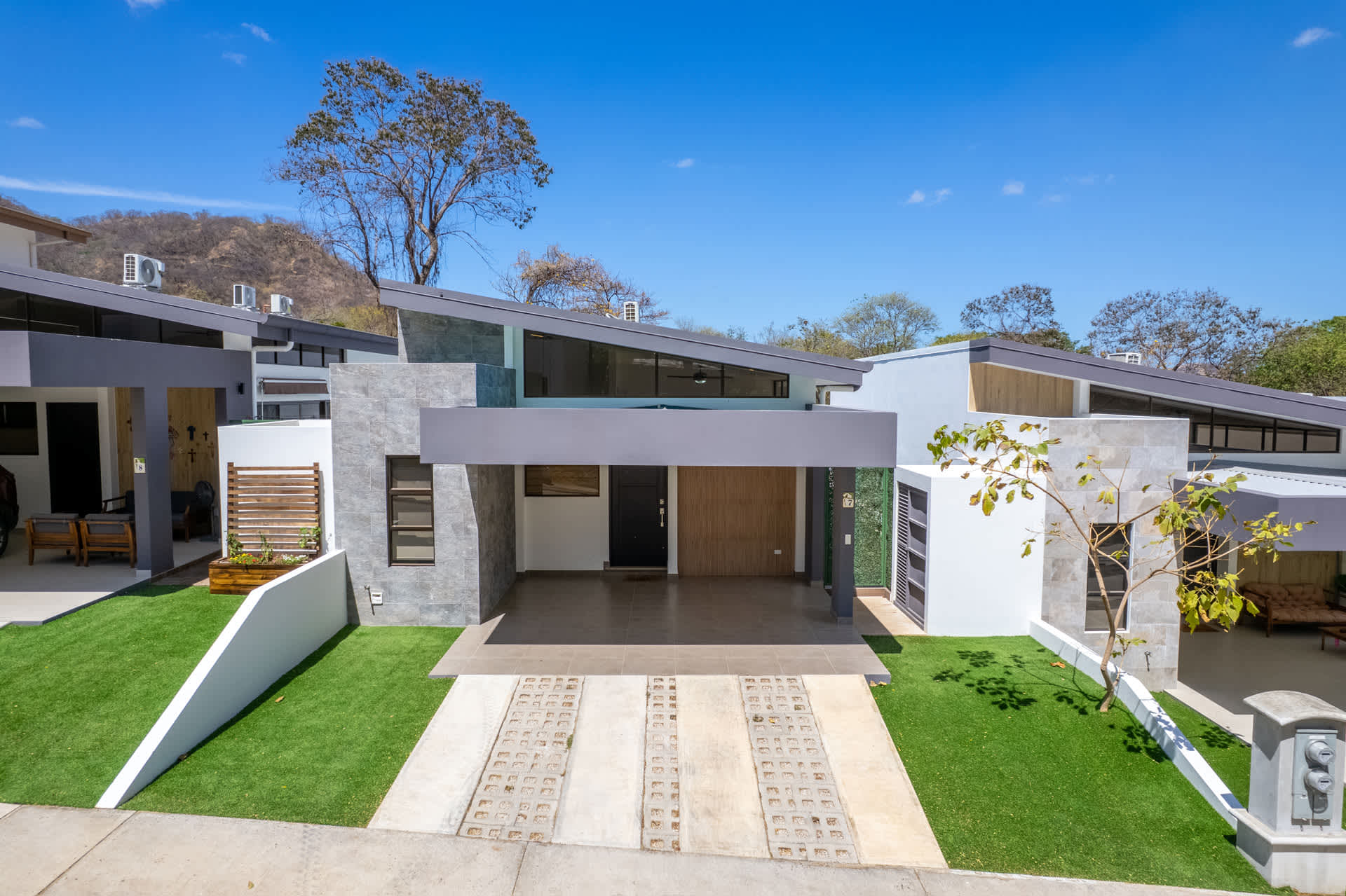 Casa Armonia: 2 Bdrm, 2 Bath Elegant Design Home in Playas del Coco