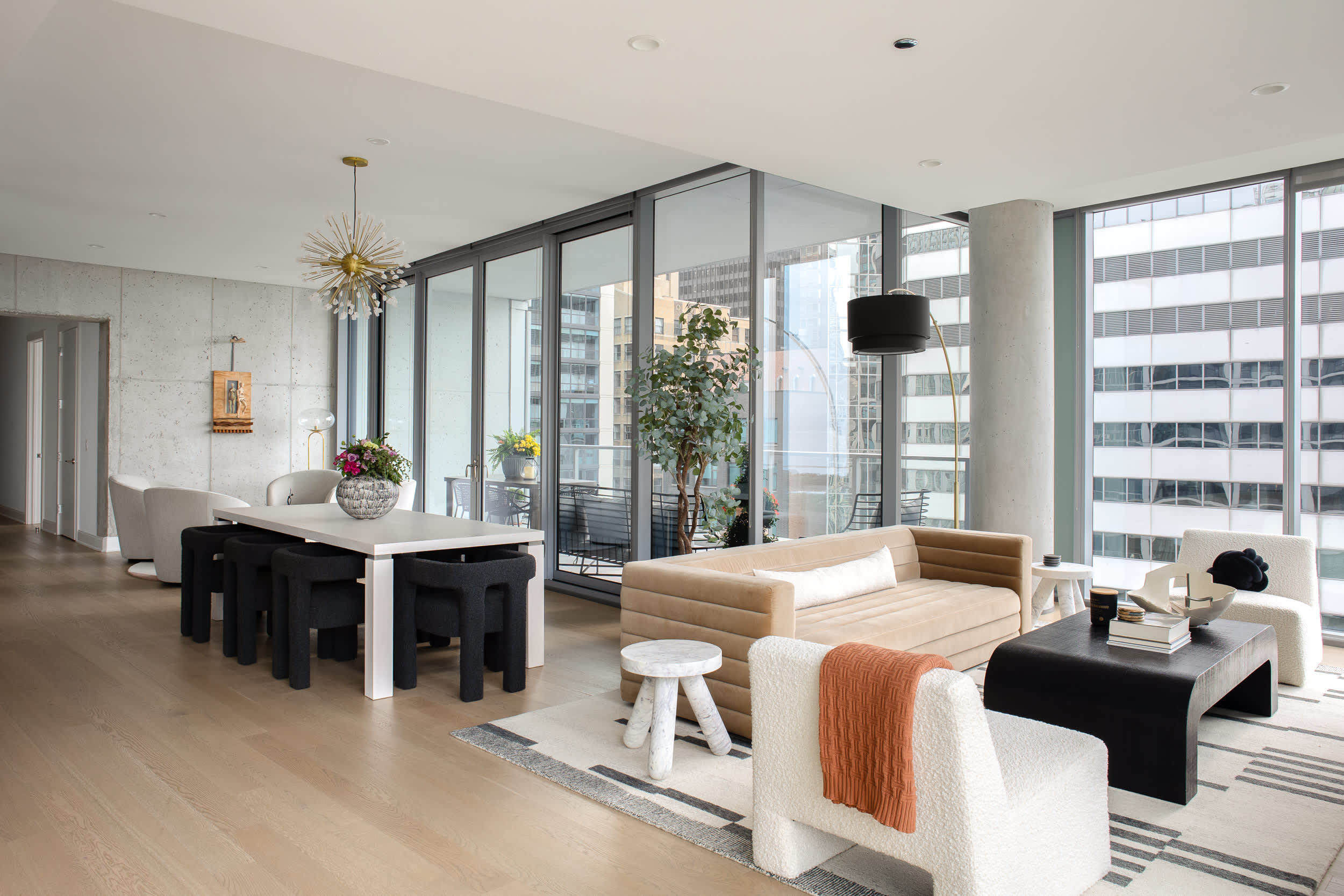 Iconic Downtown Penthouses Getaway + City Views - Chicago