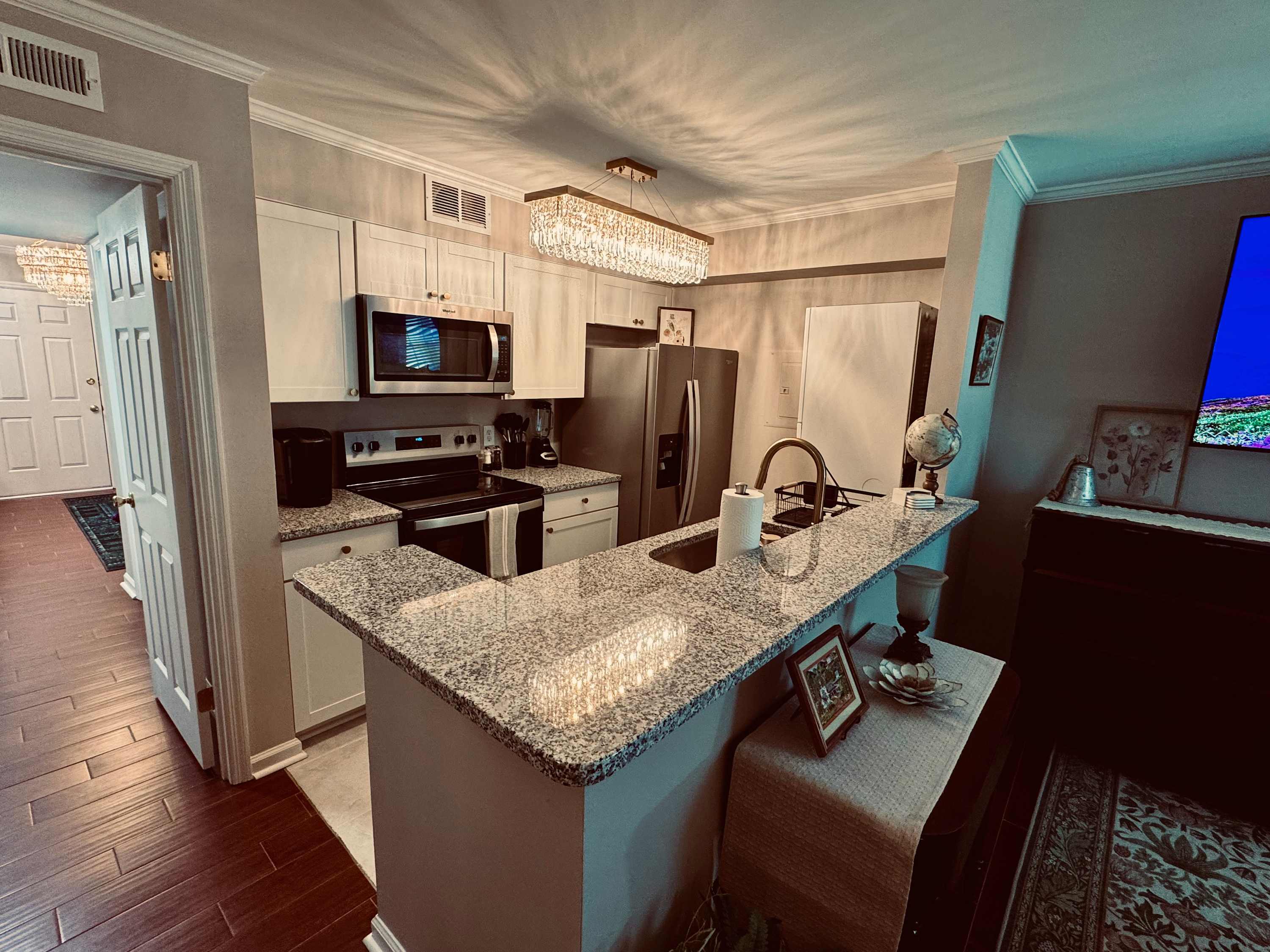 Stunning Condo With Pool Access And Cozy Ambiance - Elegant Retreat - Auburn, AL