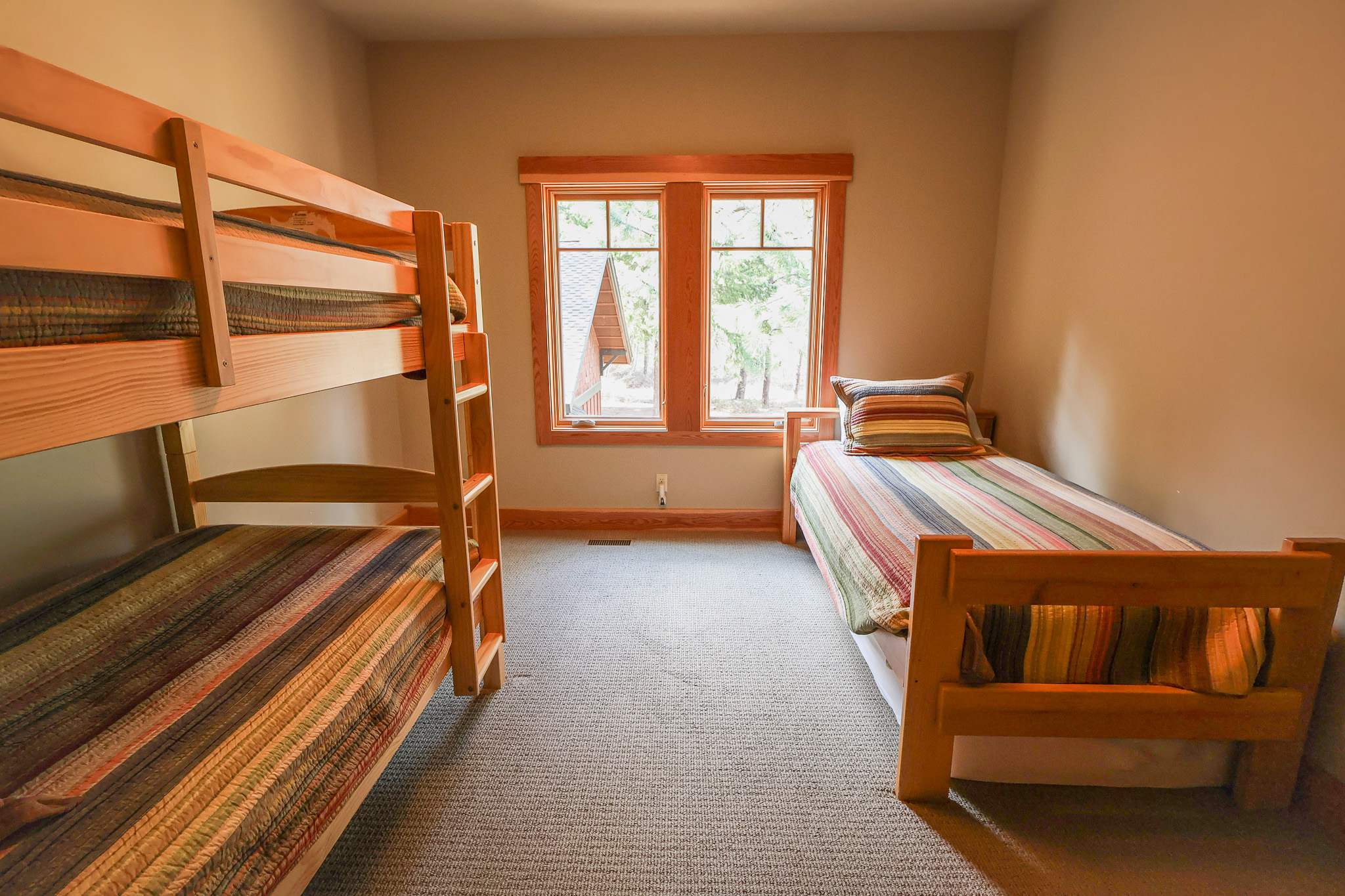 Aspen Grove Cabin - 4-Bedroom Home in Mazama | Mazama | The Inn at ...