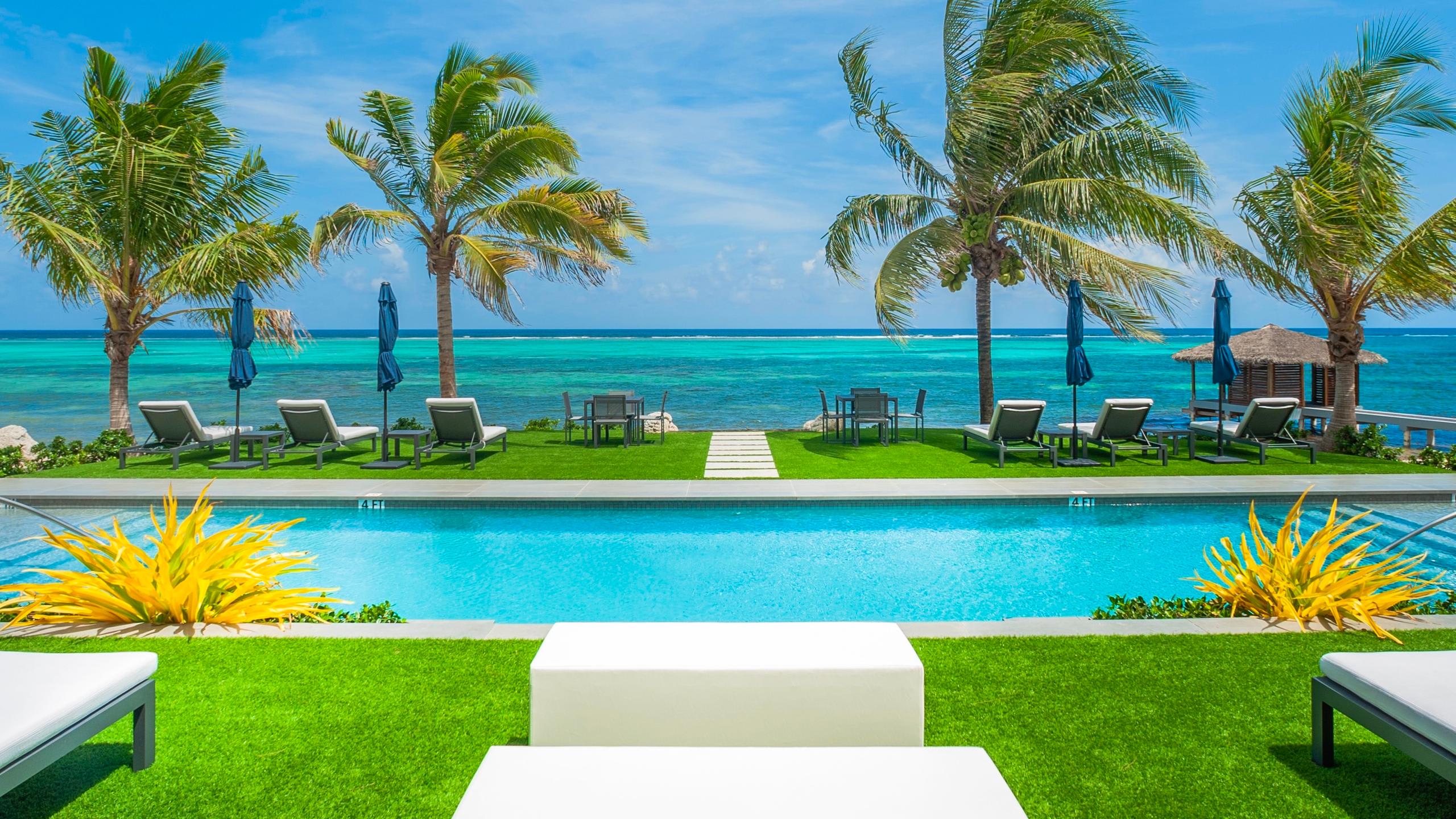 Black Urchin Resort - The Coconut Grove 16br Oceanfront Suite - Cayman Islands