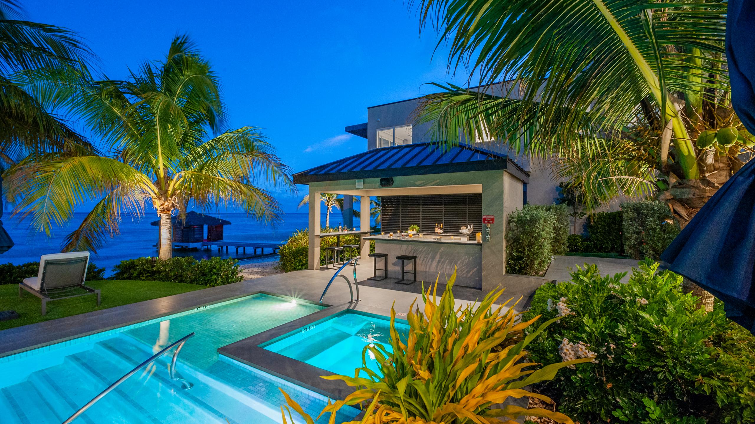 Black Urchin Resort - The Coconut Grove 4br Oceanfront Suite - 케이맨 제도