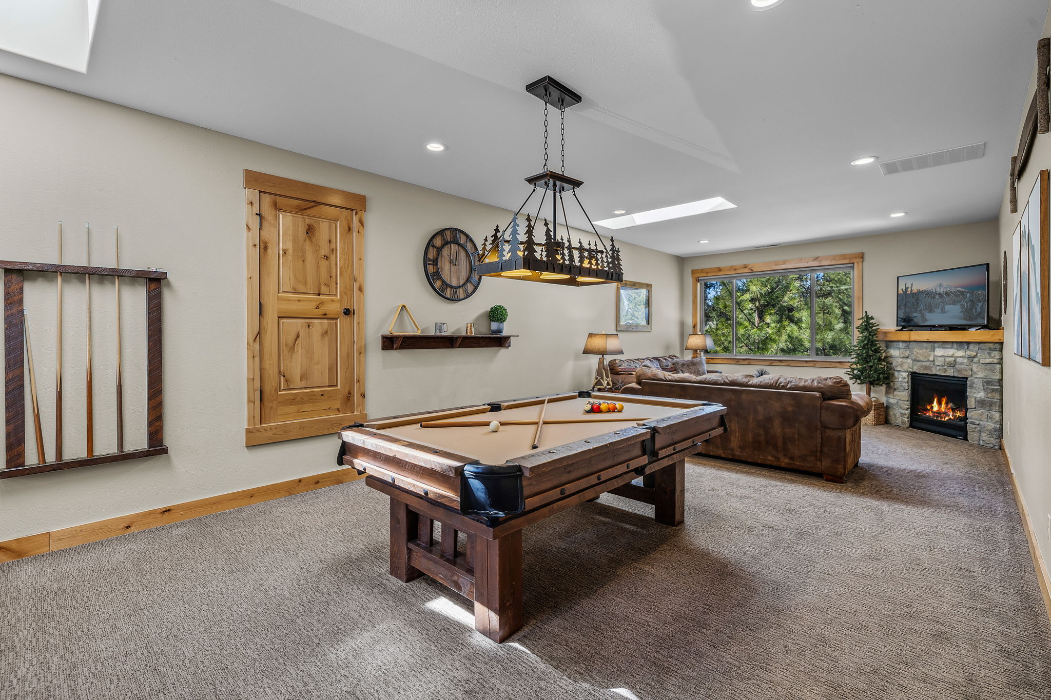 Luxury Sunriver Home w/ Bar, Hot Tub, 8 Bed 9 bath | Sunriver | Central ...