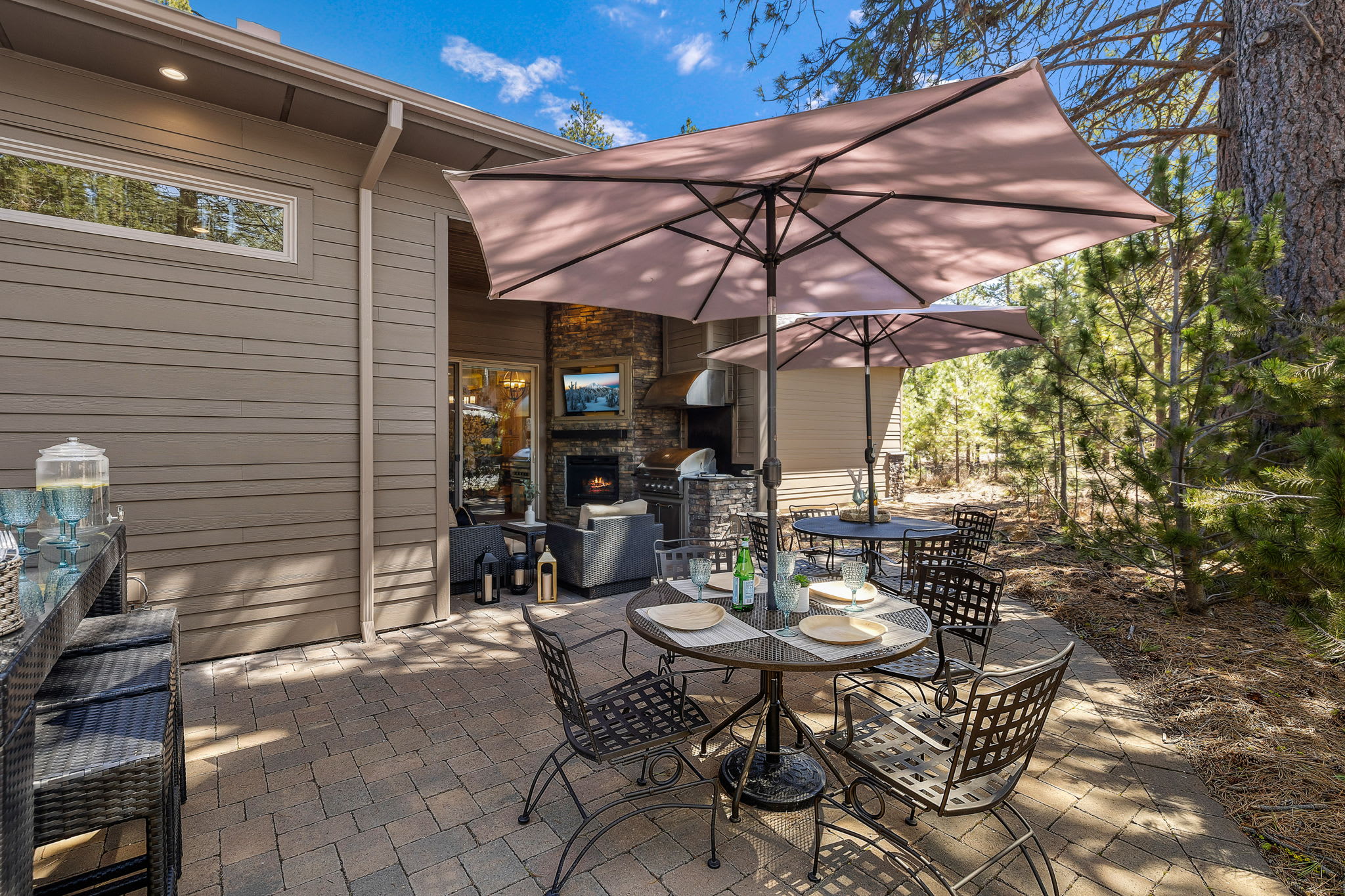 Luxury Sunriver Home w/ Bar, Hot Tub, 8 Bed 9 bath | Sunriver | Central Oregon Vacation Homes