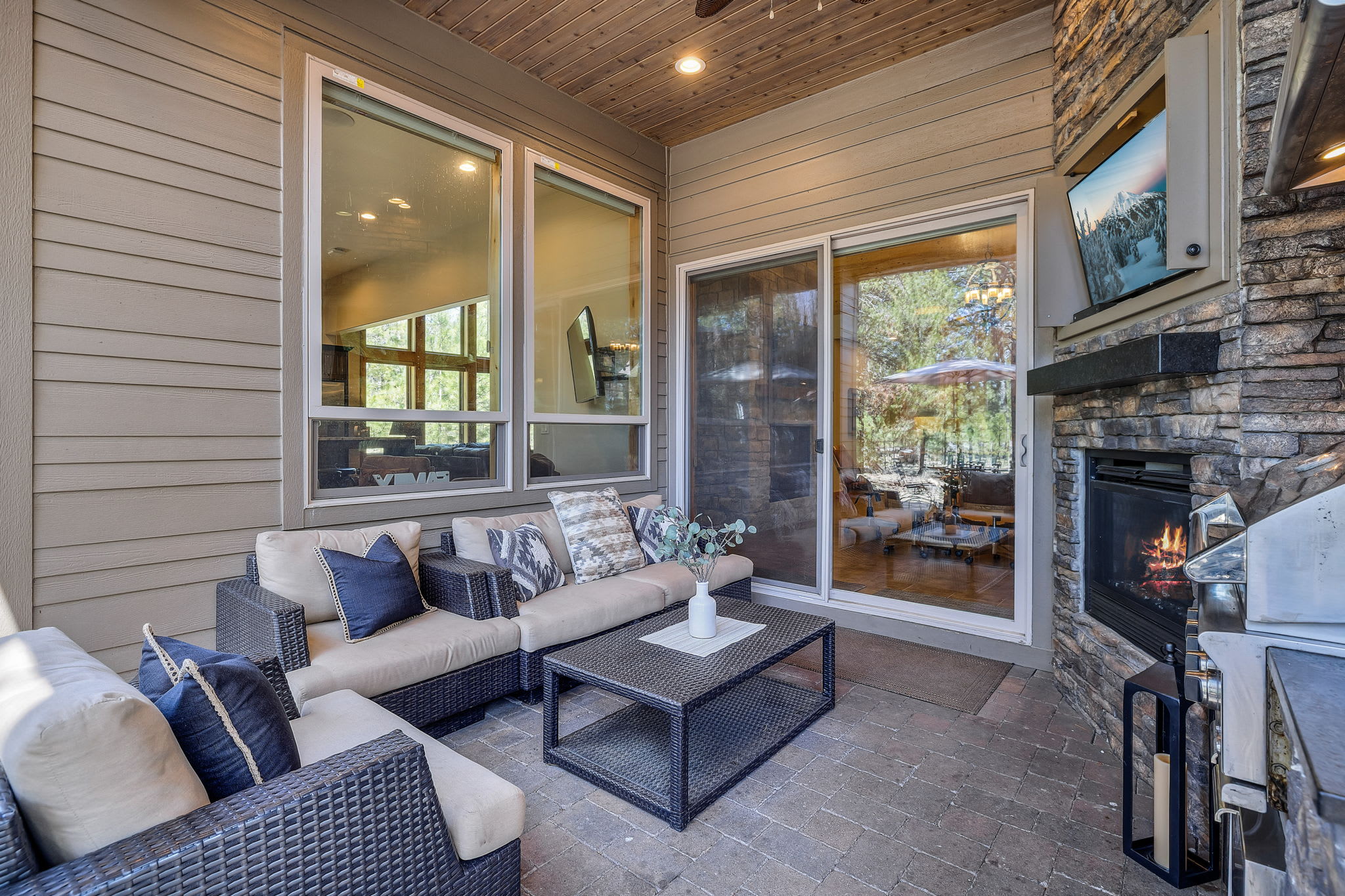 Luxury Sunriver Home w/ Bar, Hot Tub, 8 Bed 9 bath | Sunriver | Central ...