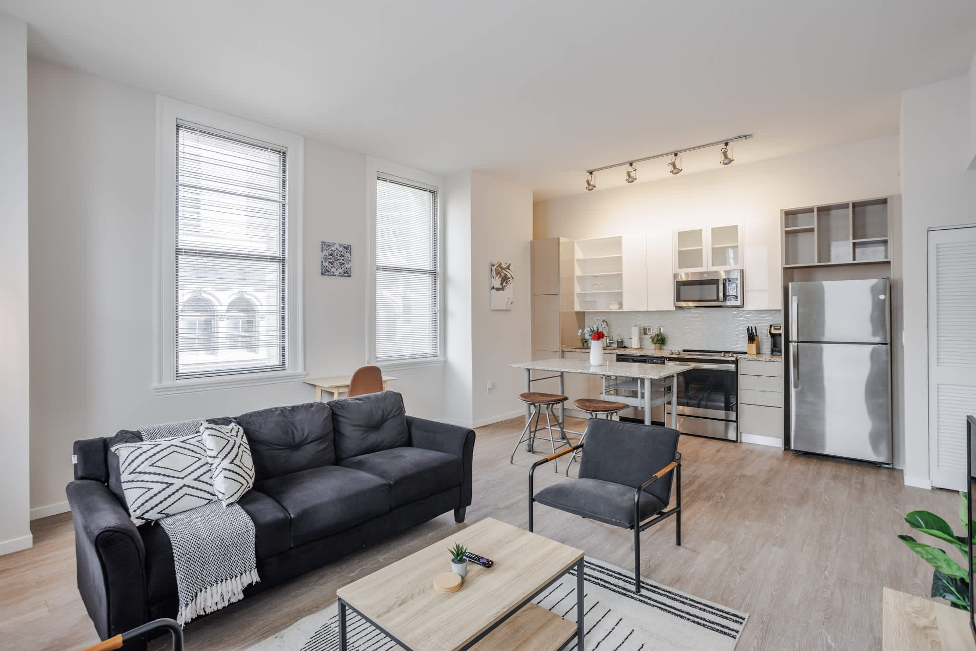 Cozysuites Sky Central 2br 1bath | W/ Gym - Cincinnati