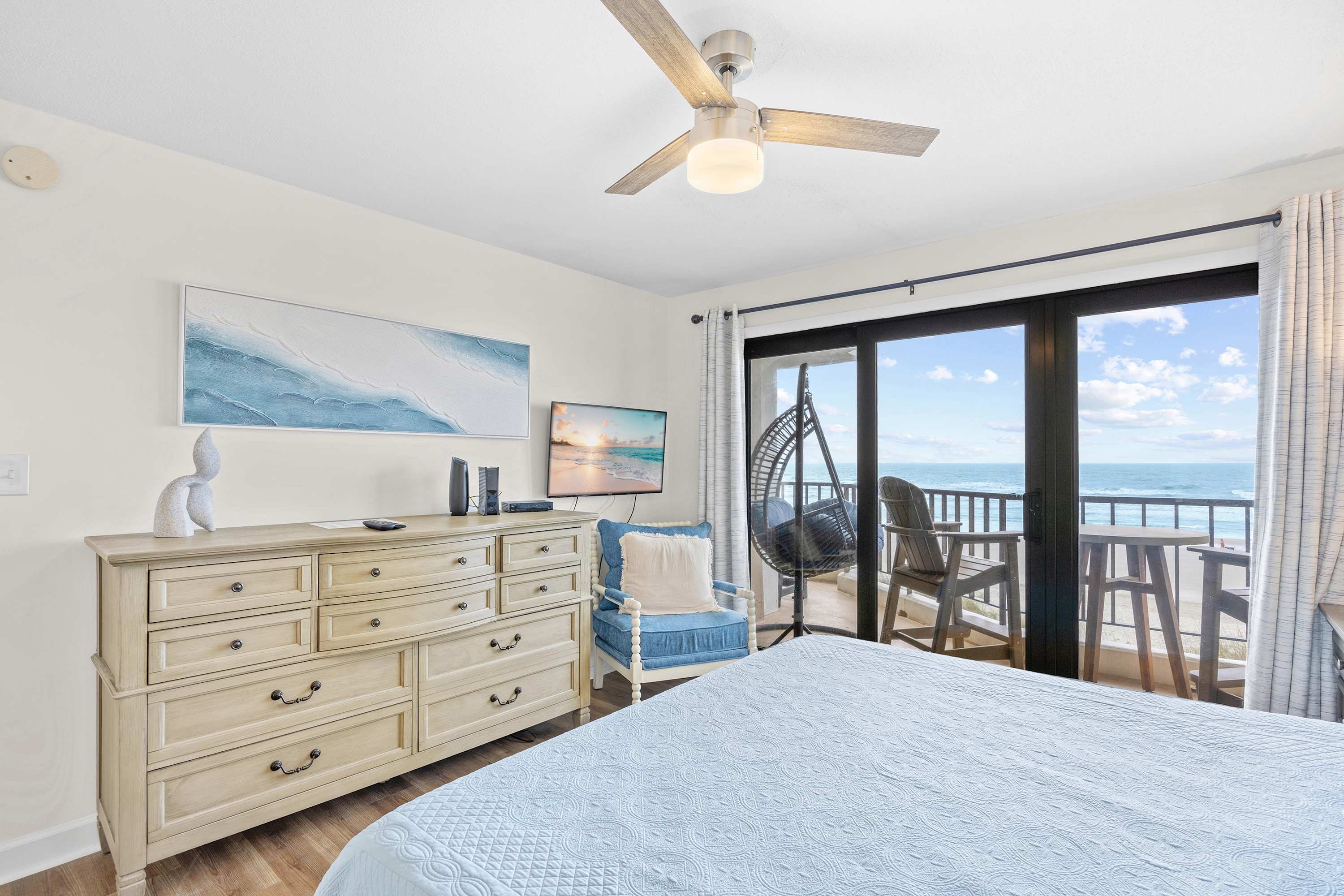 Direct Ocean Front 3BR/3BA Beachfront | North Myrtle Beach | Beach Ball Gambit