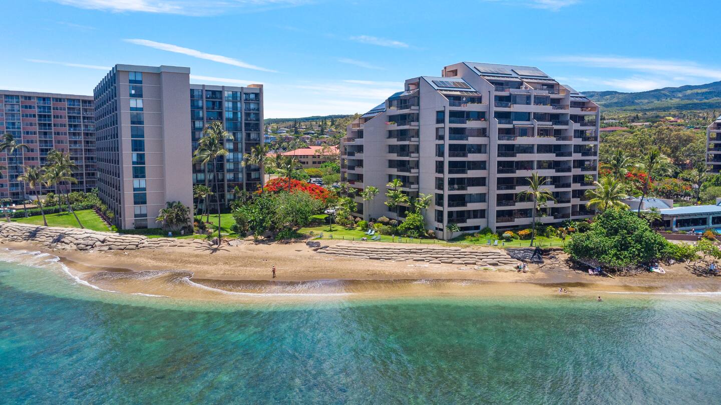 Luxe Beachfront Escape: Ocean Views, AC & Premium Amenities | Lahaina ...