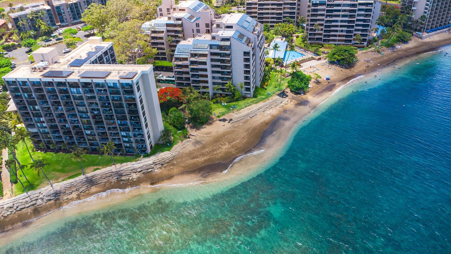 Luxe Beachfront Escape: Ocean Views, AC & Premium Amenities | Lahaina ...