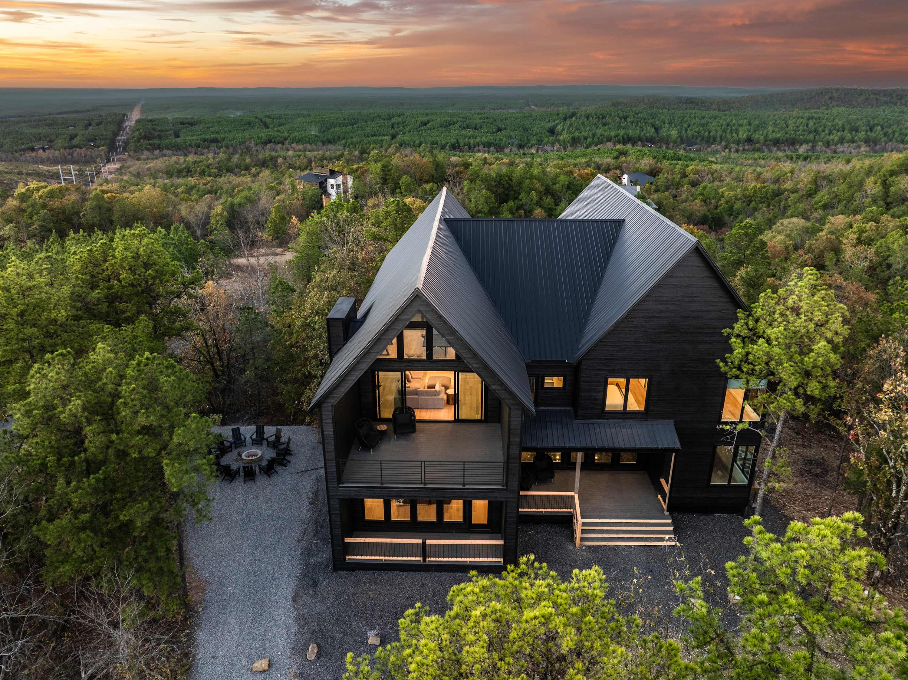 Pets | Fire Pit | Hot Tub | Sleeps 20 | Broken Bow | Mountain Fork ...