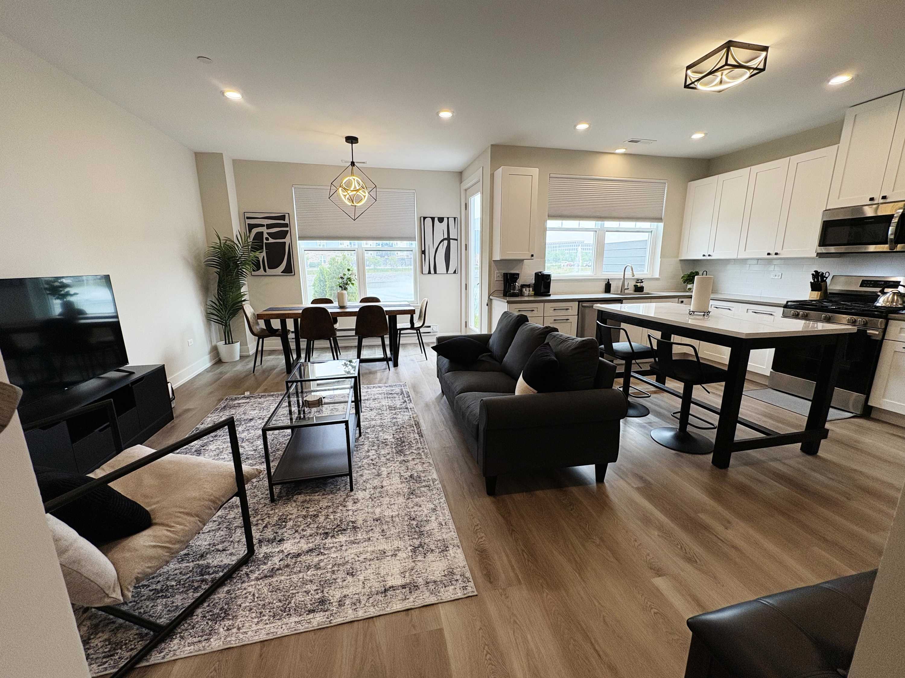 Close To Naperville:4br Home + Parking, Pickleball - Naperville, IL