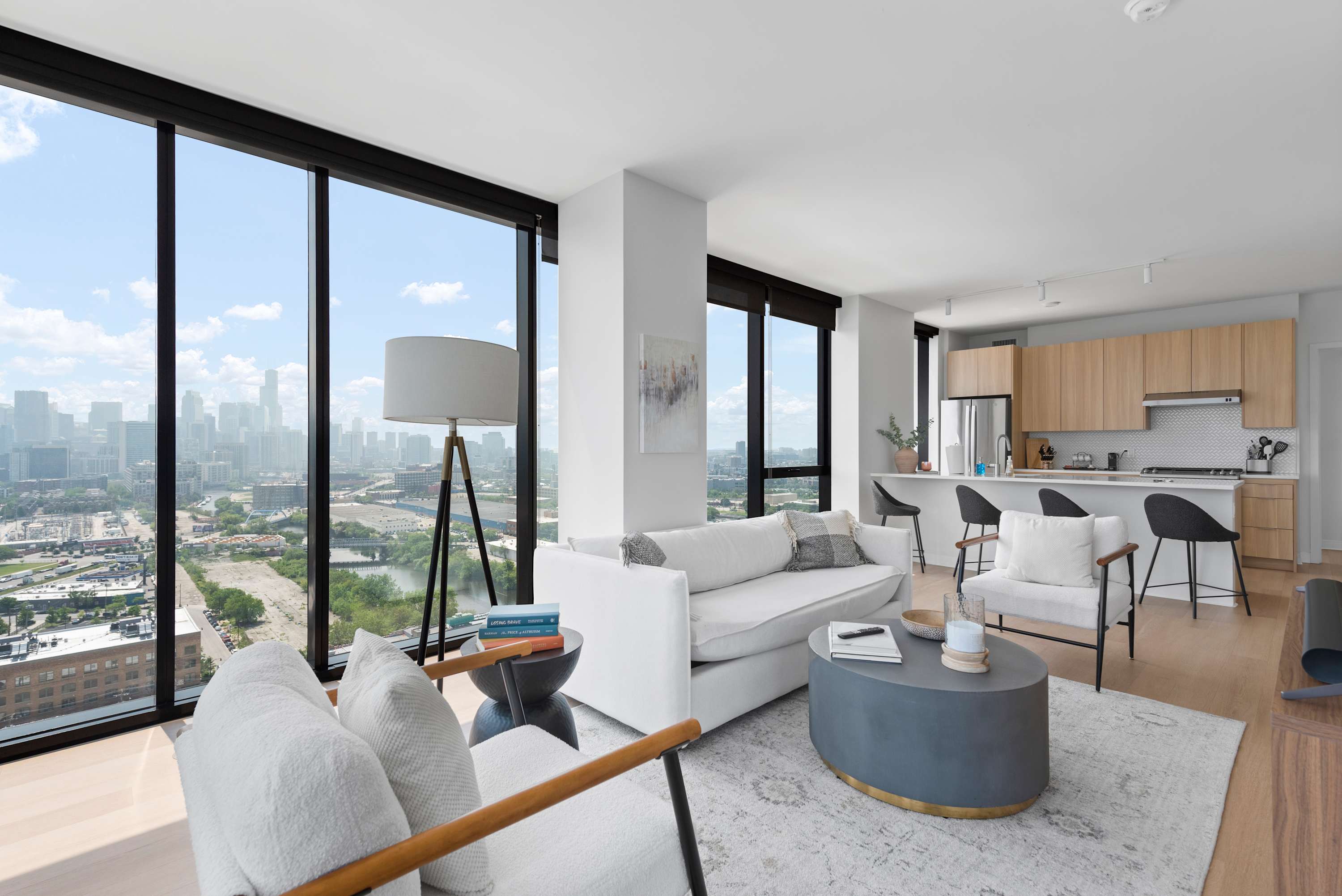 Prime Lincoln Park Views + Modern Amenities Await - Chicago