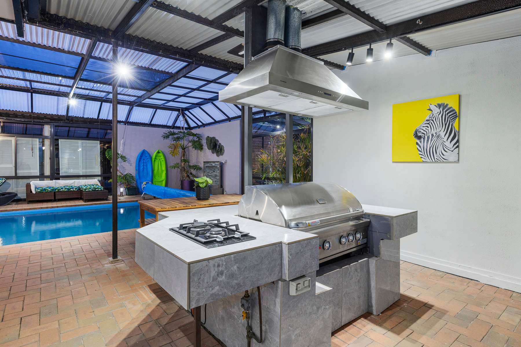 The Pool House - Heated Indoor Pool & BBQ Area - Peachy Properties