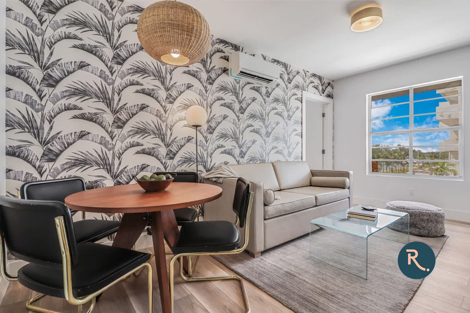 Charming Coastal Escape With Modern Amenities - Delightful Miami Haven - Miami Beach, FL