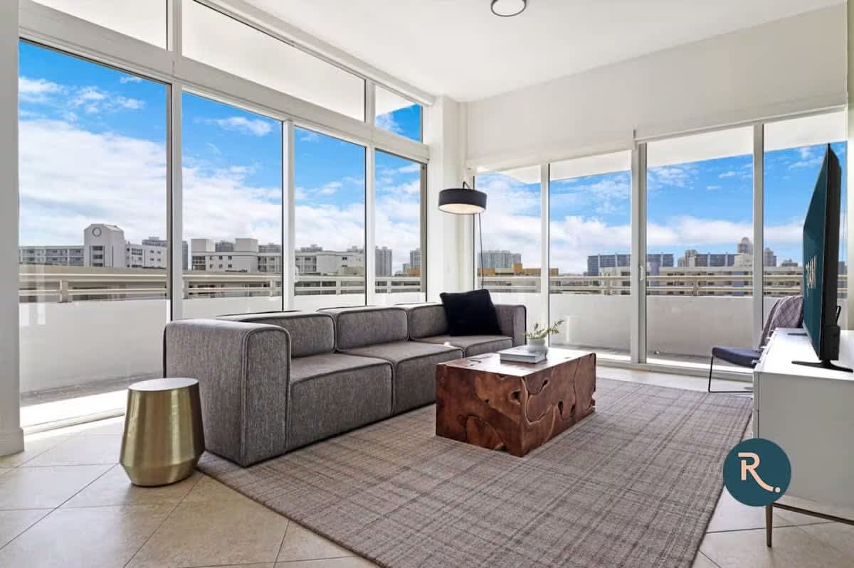 Rooftop Pool And Ocean Views - Beautiful Coastal Escape - Sunny Isles Beach, FL
